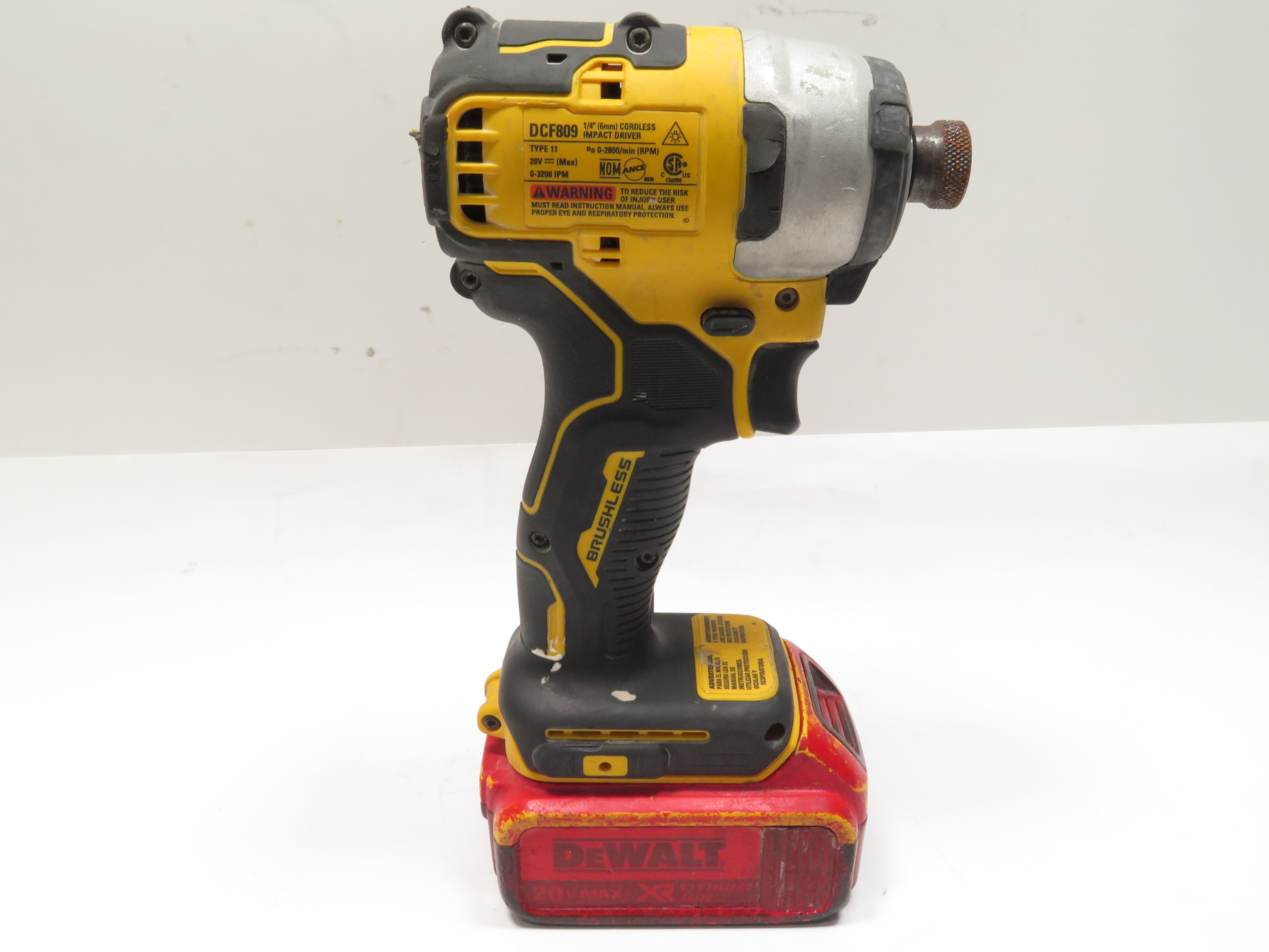 DeWalt DCF809 ATOMIC 20V MAX Cordless Brushless Compact 1/4 in. Impact ...