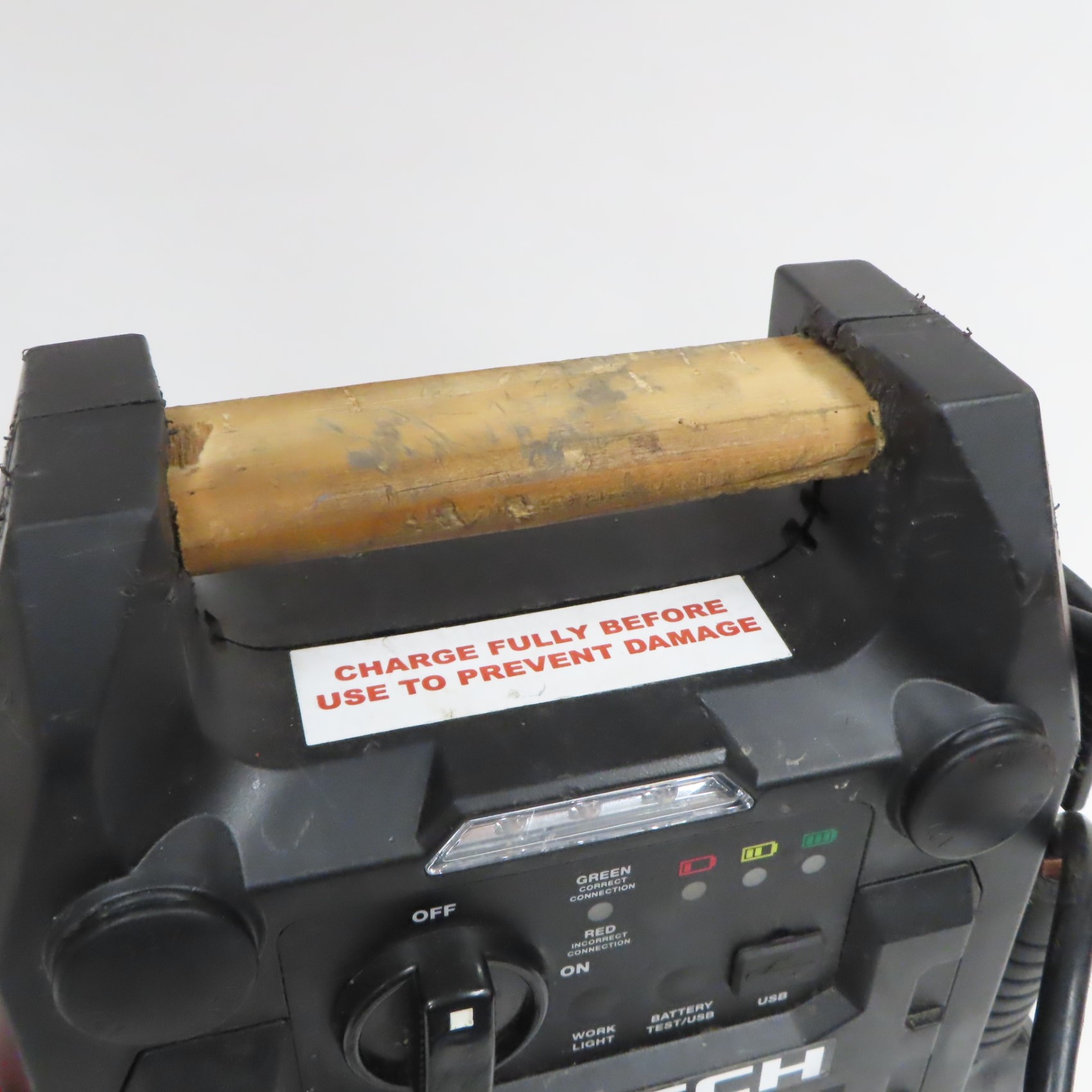 Cen-Tech 56349 900 Amp 4-in-1 Portable Jump Starter (Local Pick-Up Only)