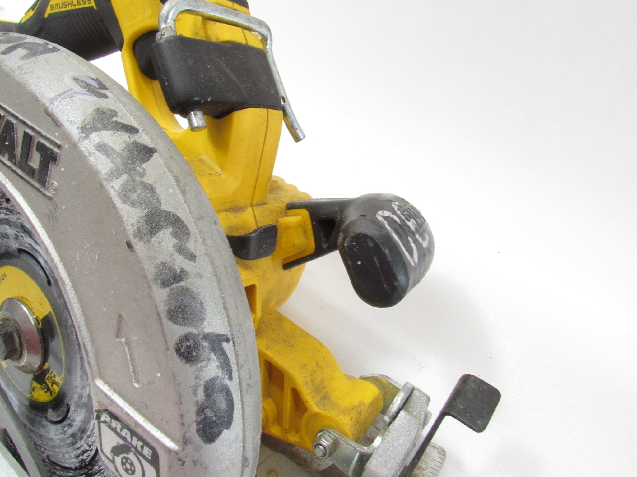 DeWalt DCS573 20V MAX Cordless Brushless 7-1/4" Circular Saw