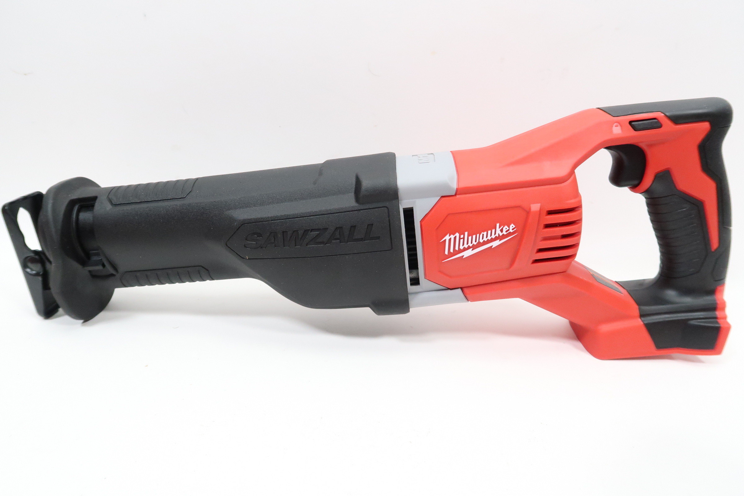Milwaukee 2696-26 18V Lithium-Ion Cordless Combo Tool Kit (6-Tool)