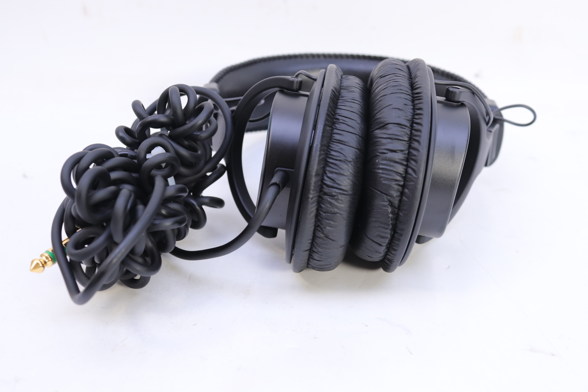 Sony MDR-7506 Professional Large Diaphragm Over-The-Ear Headphones