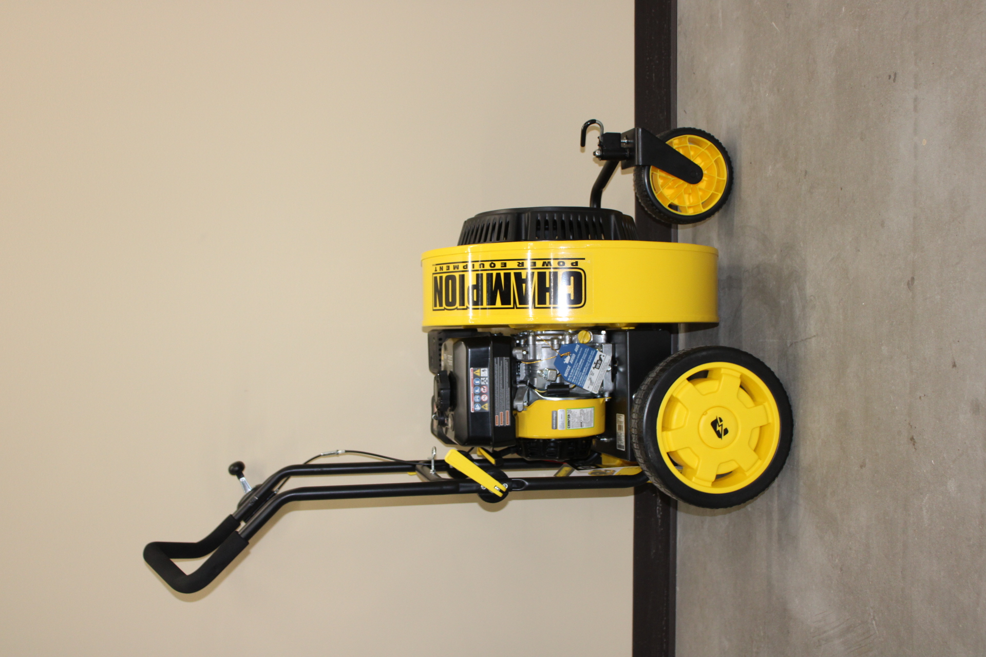 Champion 200947 160 MPH 1300 CFM 224cc Walk-Behind Gas Powered Leaf Blower