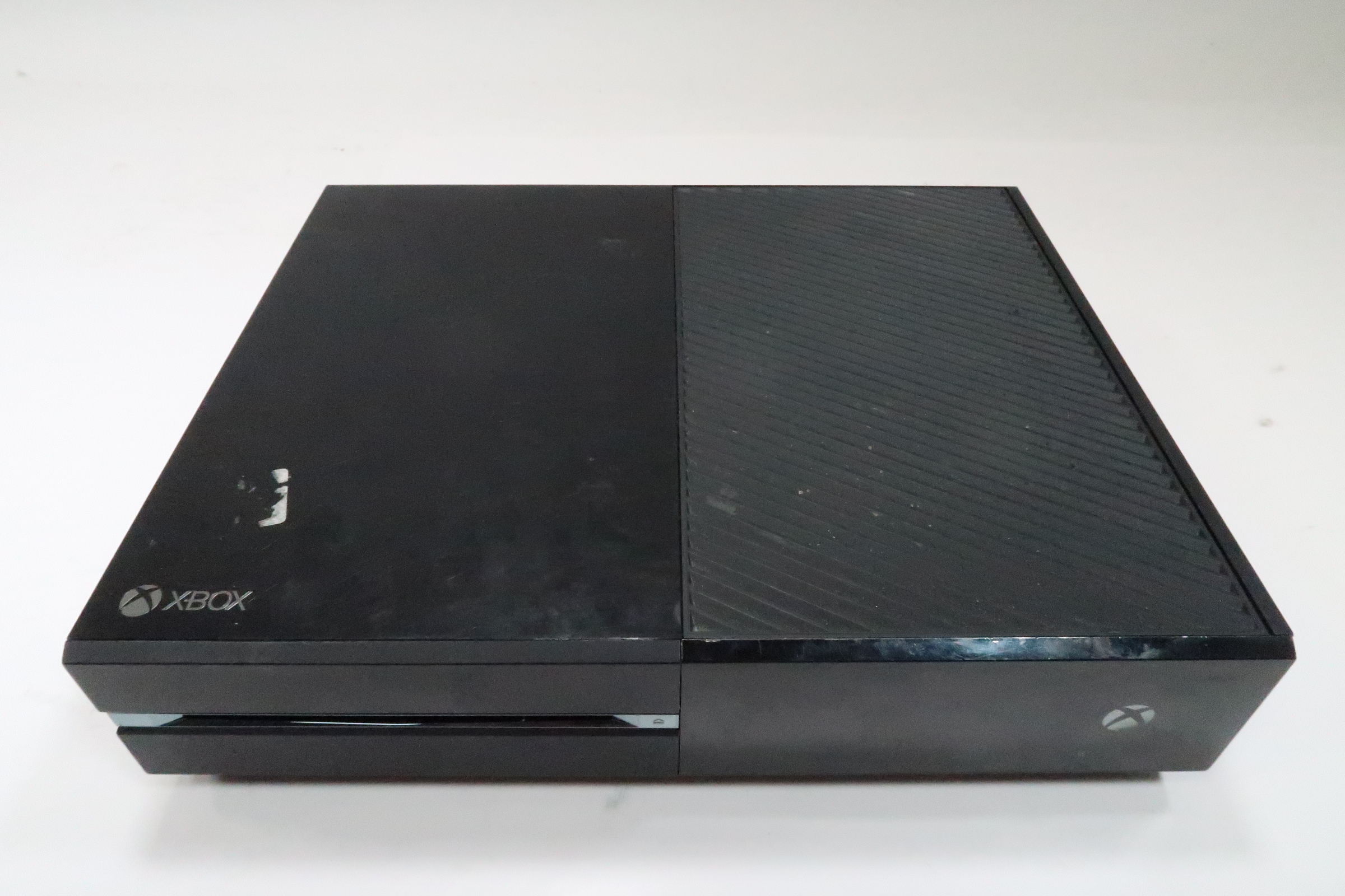 Microsoft 1540 Xbox One Original 500GB Video Game Console 4847
