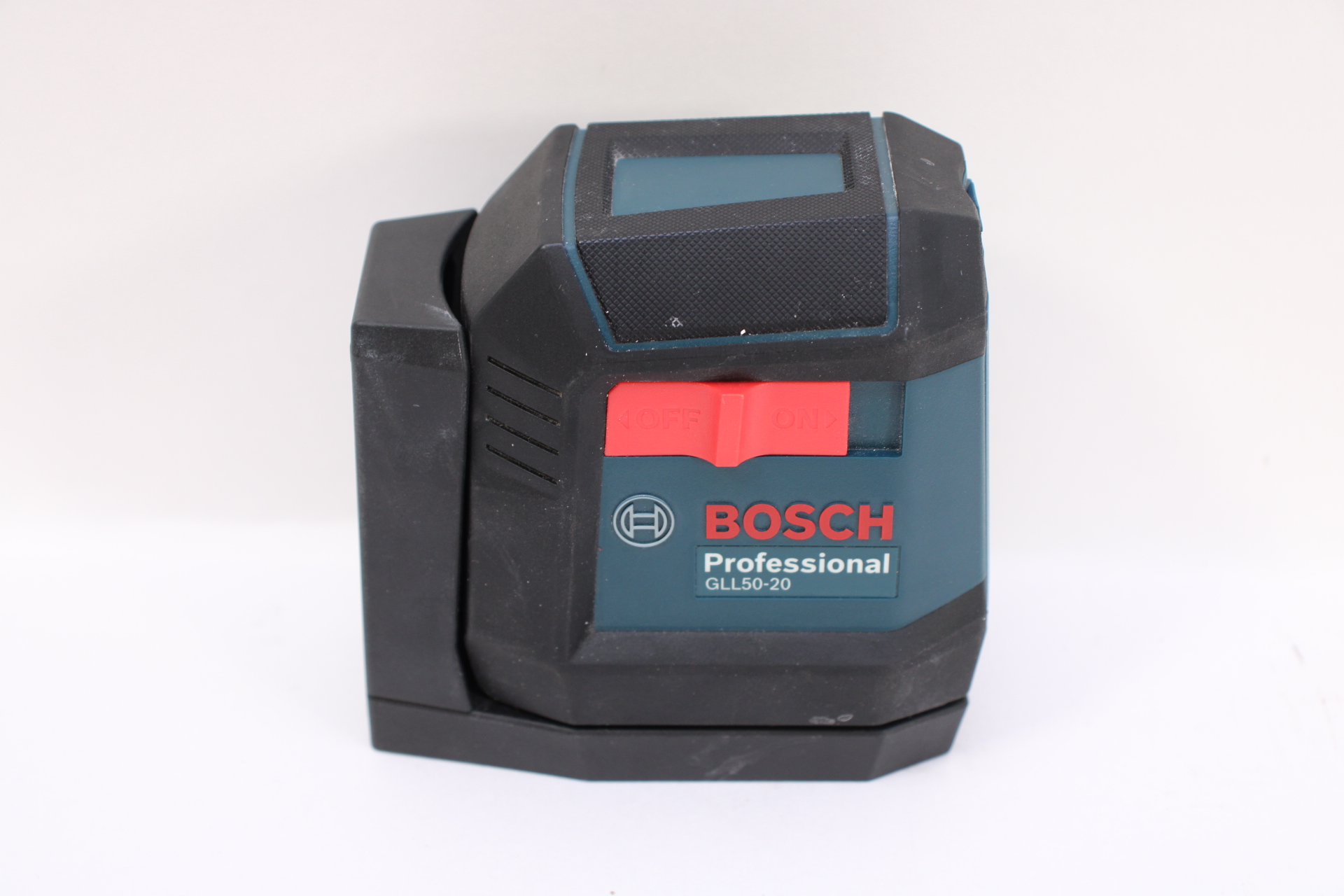 Bosch GLL50-20 50 ft. Dual Power Red Beam Self-Leveling Cross-Line ...