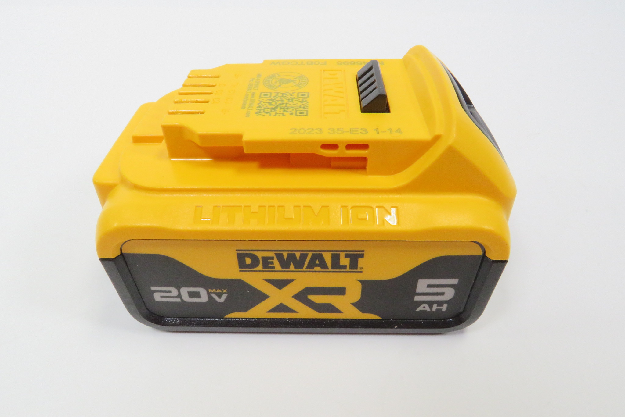 DeWalt DCB205 20-Volt MAX XR Lithium-Ion 5.0Ah Battery / Charger Kit DeWalt DCB205 20-Volt MAX XR Lithium-Ion 5.0Ah Battery / Charger Kit