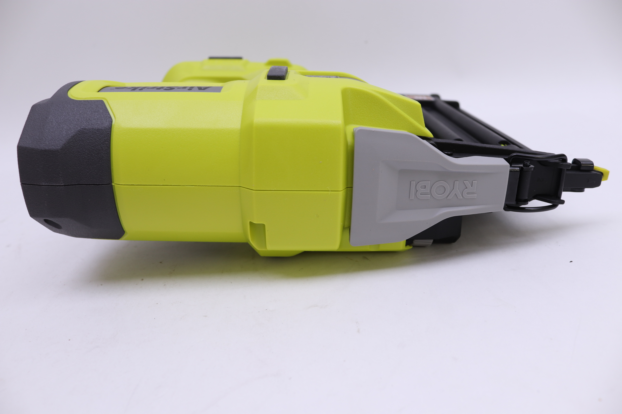 Ryobi P321 ONE+ 18-Volt Lithium-Ion 18-Gauge Cordless AirStrike Brad Nailer