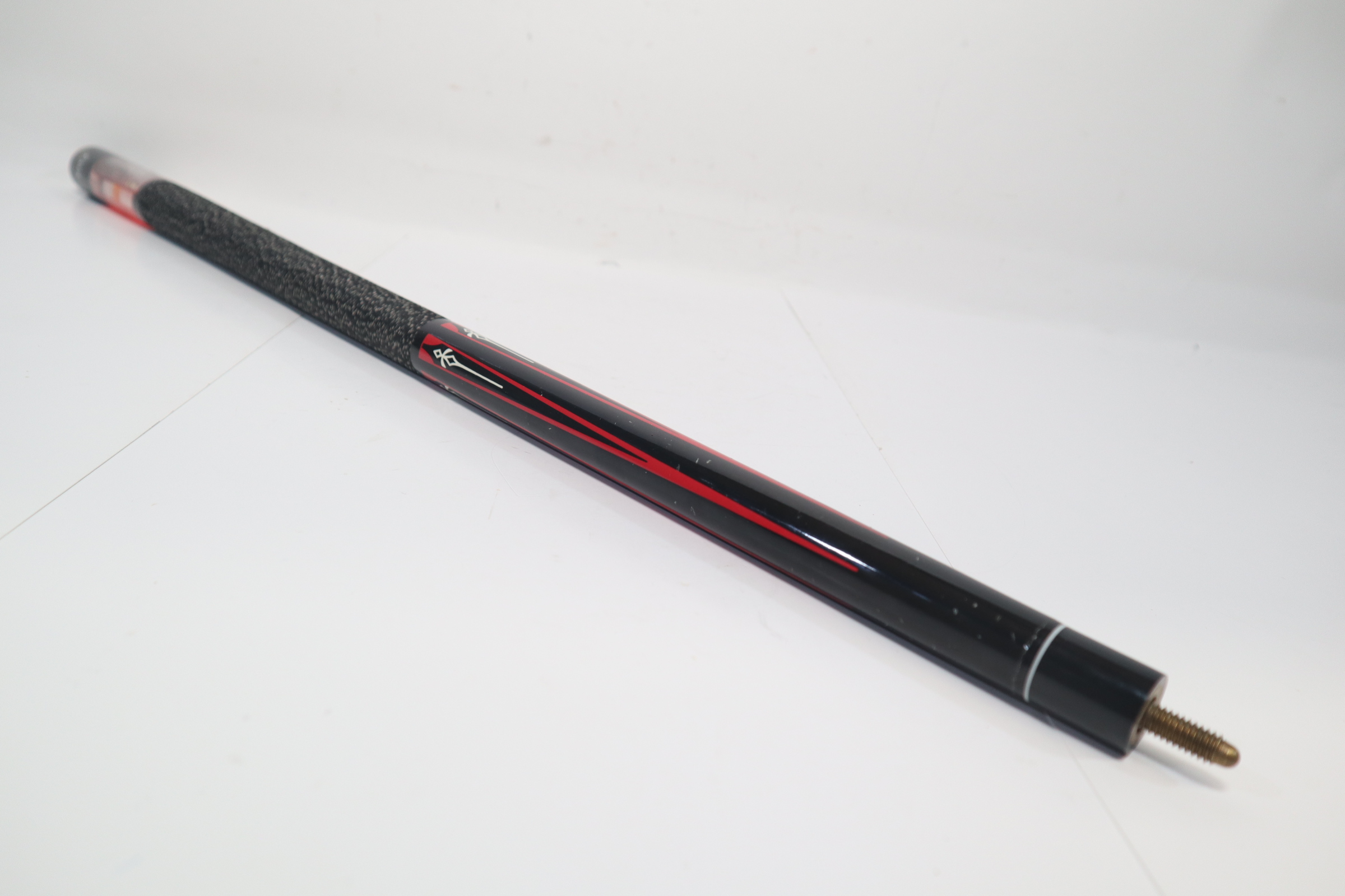 Minnesota Fats Black/Red/White 18-Ounce 57-Inch Pool Cue & Soft Pool ...