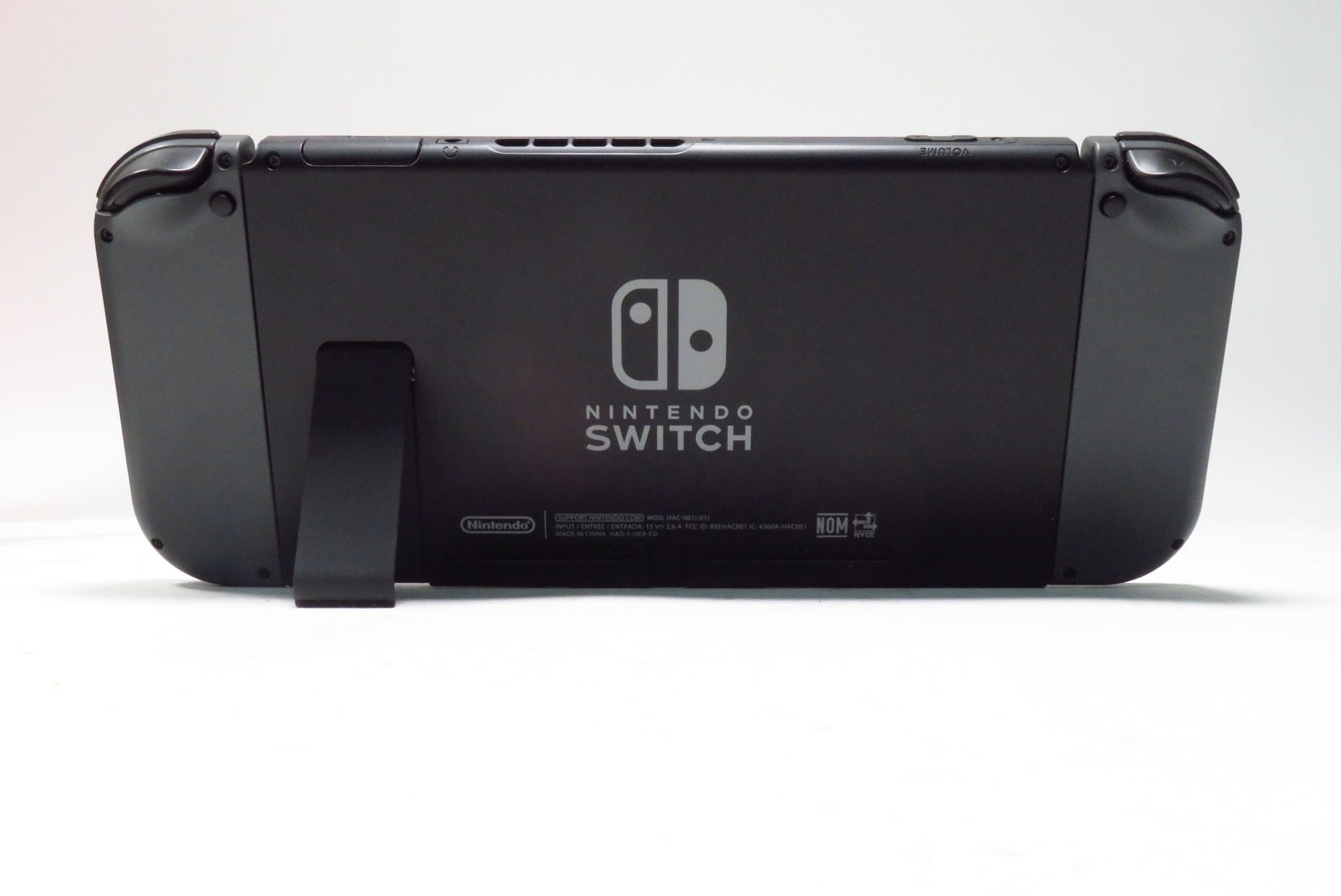 Nintendo HAC-001(-01) Switch V2 32GB Video Game System