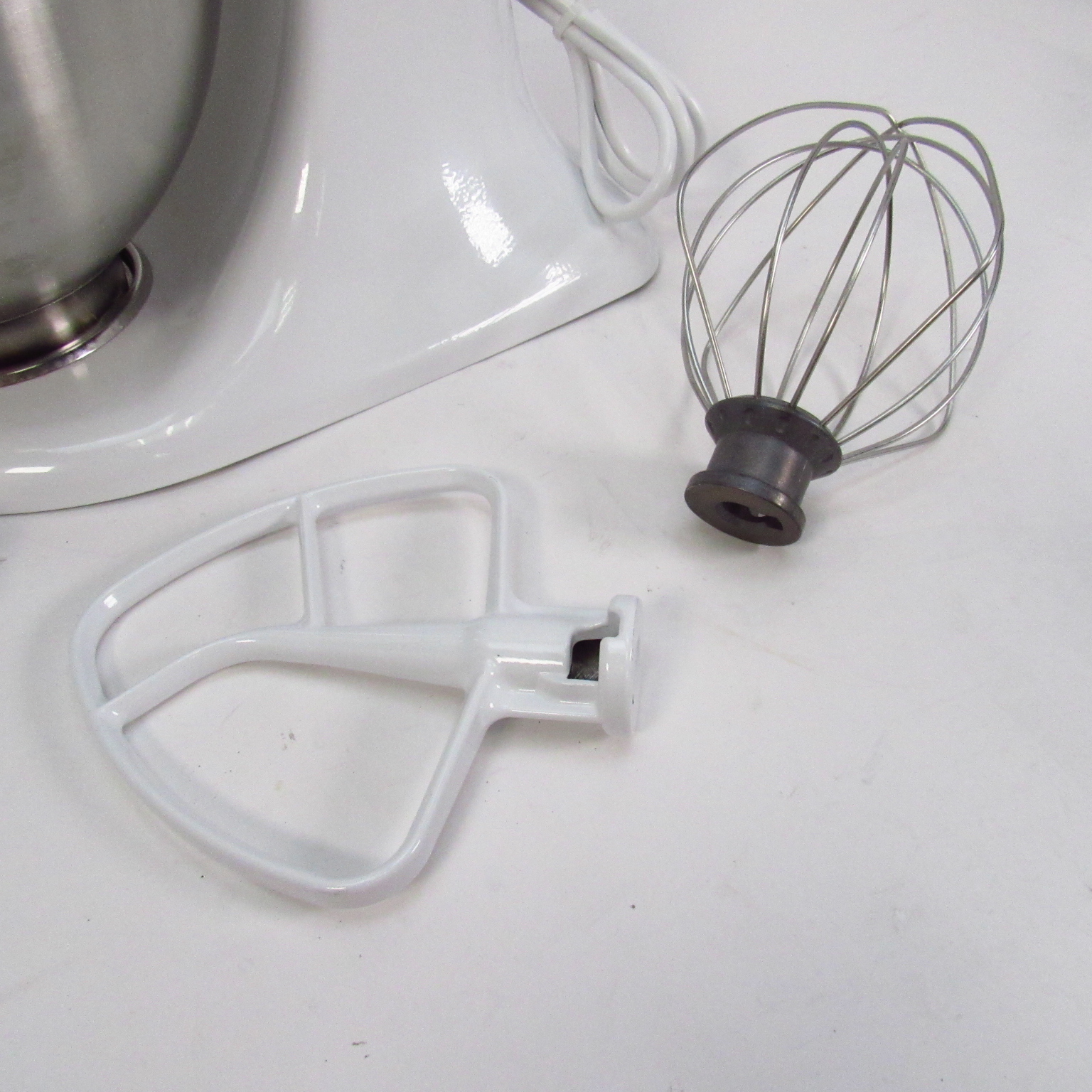 KitchenAid Classic Plus KSM75WH 4.5-Quart Tilt-Head Stand Mixer - White