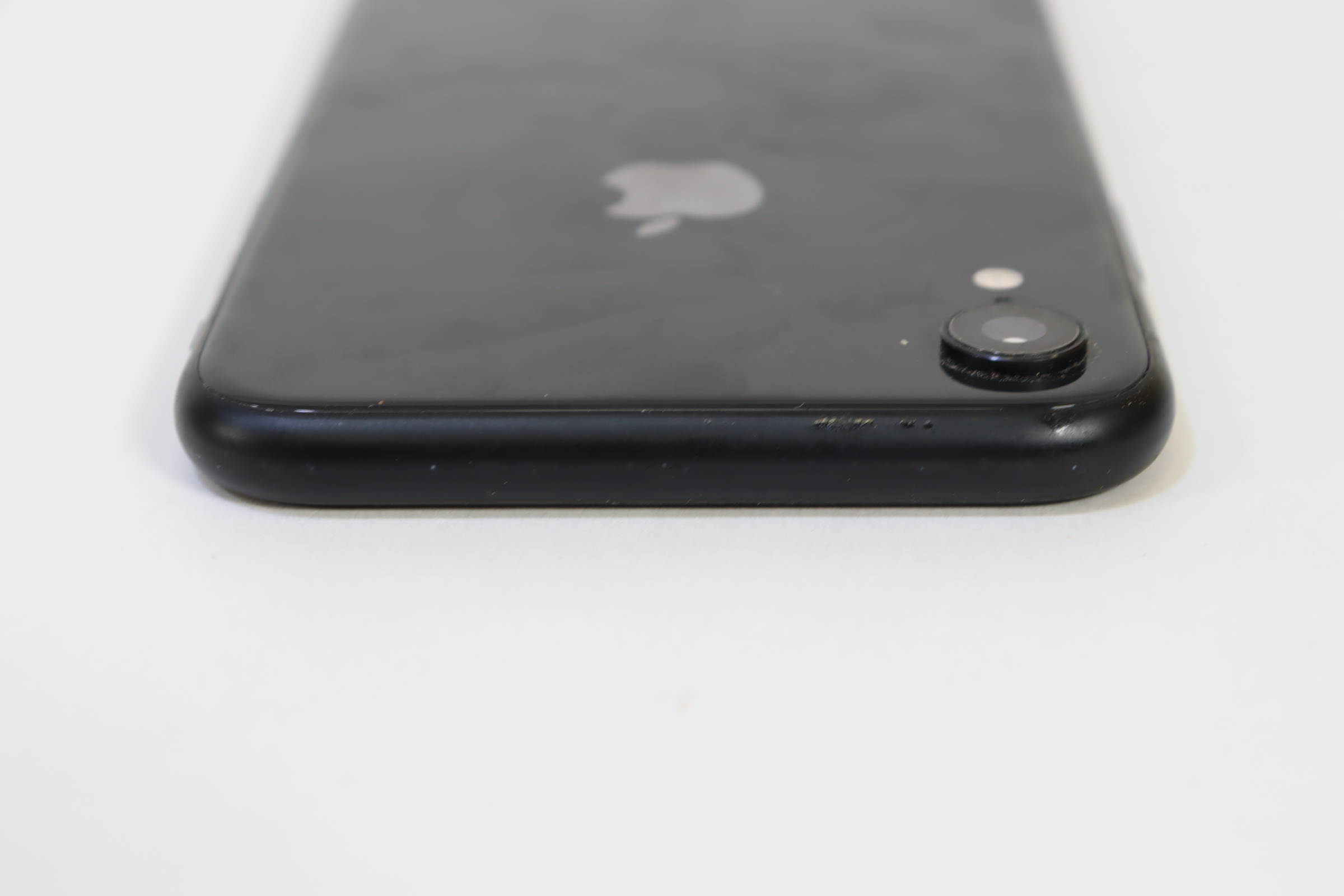 Apple iPhone XR MRYR2LL/A 64GB 6.1" 12 MP Smartphone - Verizon