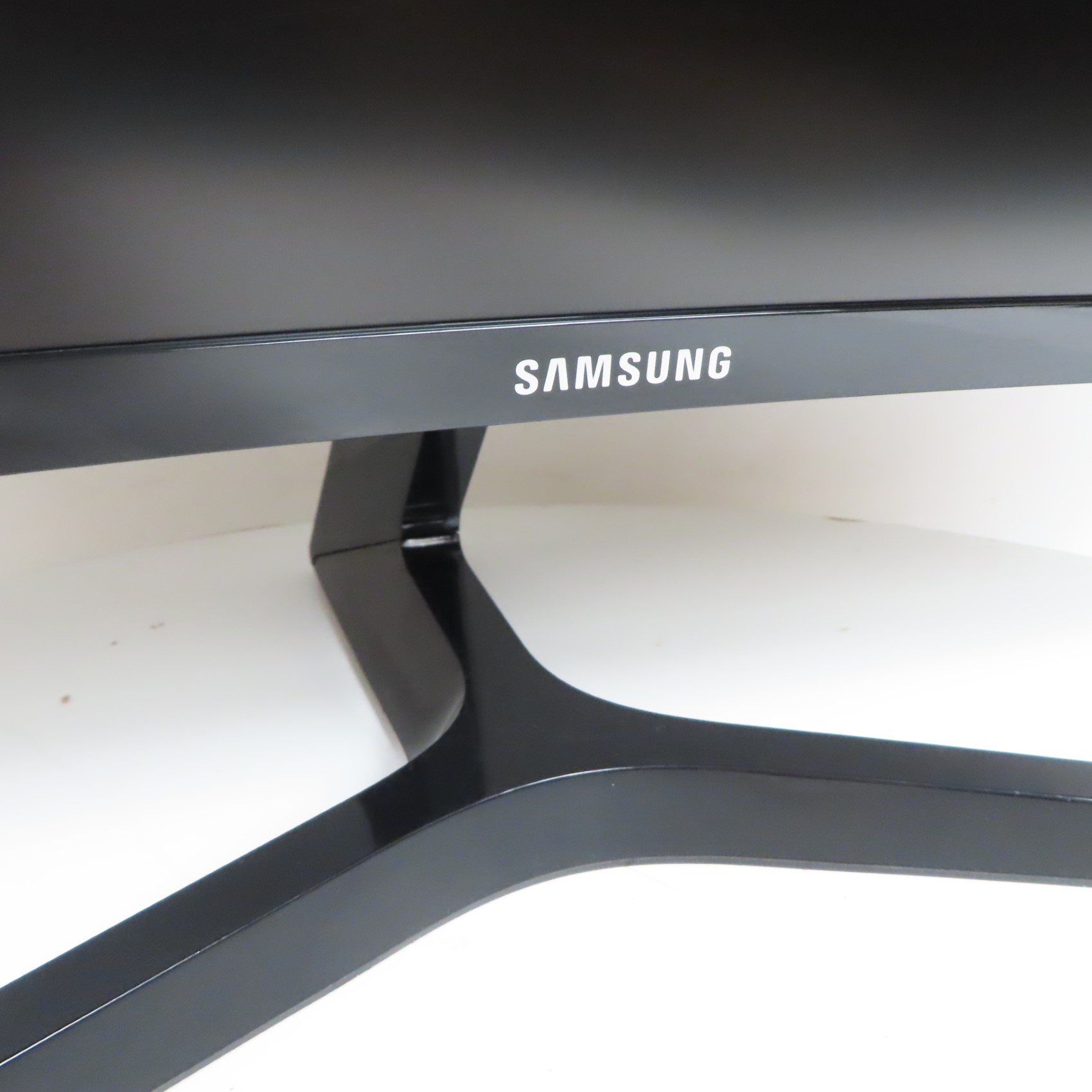 Samsung C27F396FHN 390 Series 27" 1080p (FHD) LED Monitor (Local Pick ...