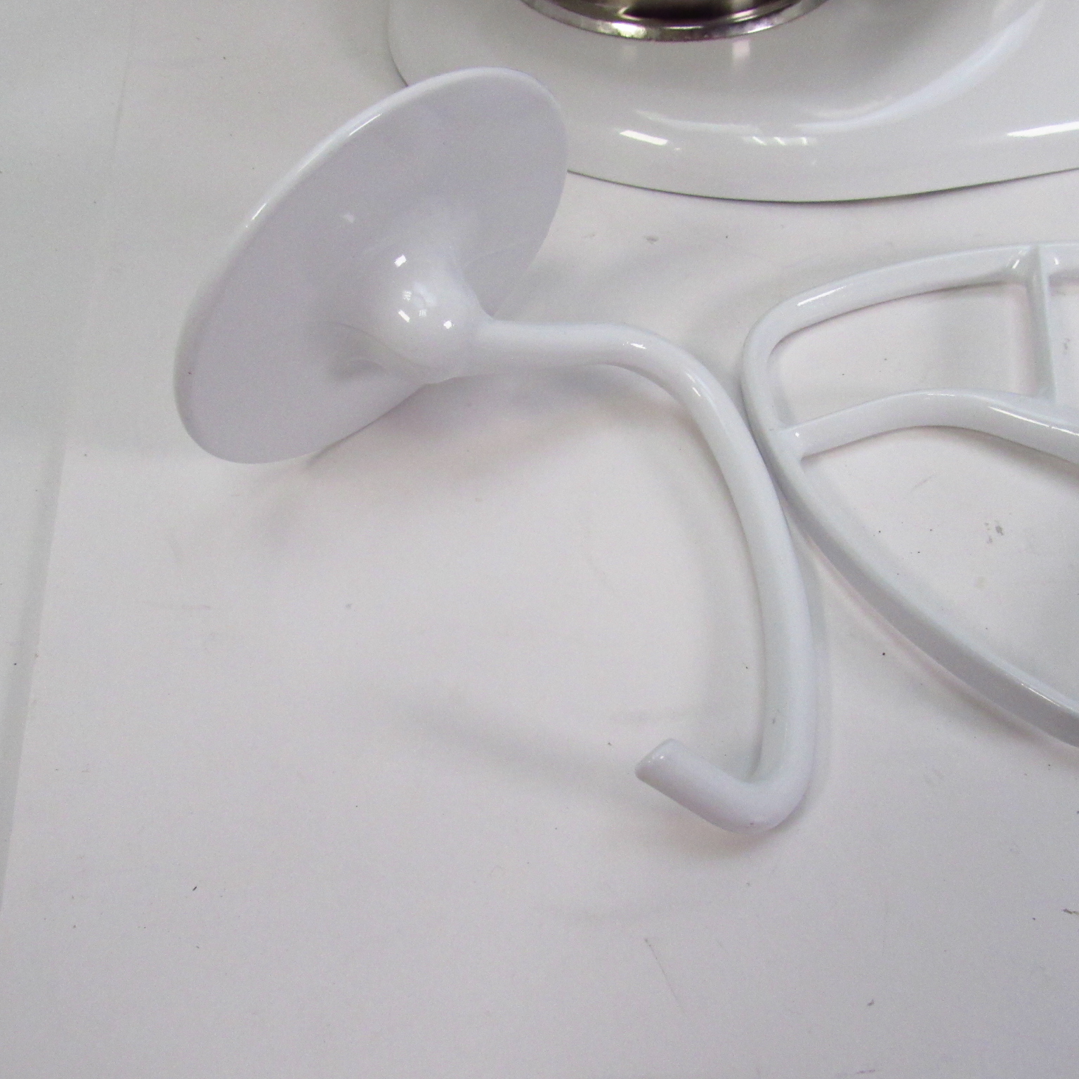 KitchenAid Classic Plus KSM75WH 4.5-Quart Tilt-Head Stand Mixer - White