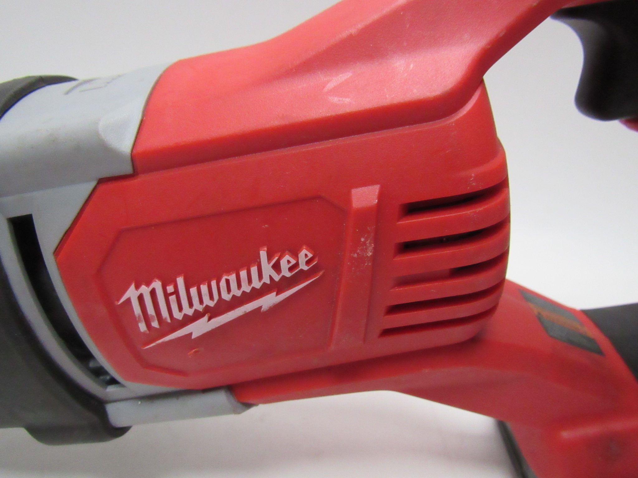 Milwaukee 2621-20 M18 18-Volt Lithium-Ion Cordless SAWZALL ...
