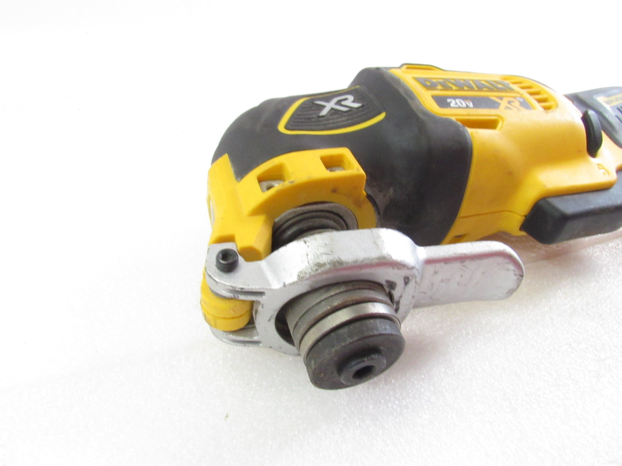 DEWALT DCS356 20-Volt MAX Brushless Lithium-Ion 3-Speed Oscillating ...