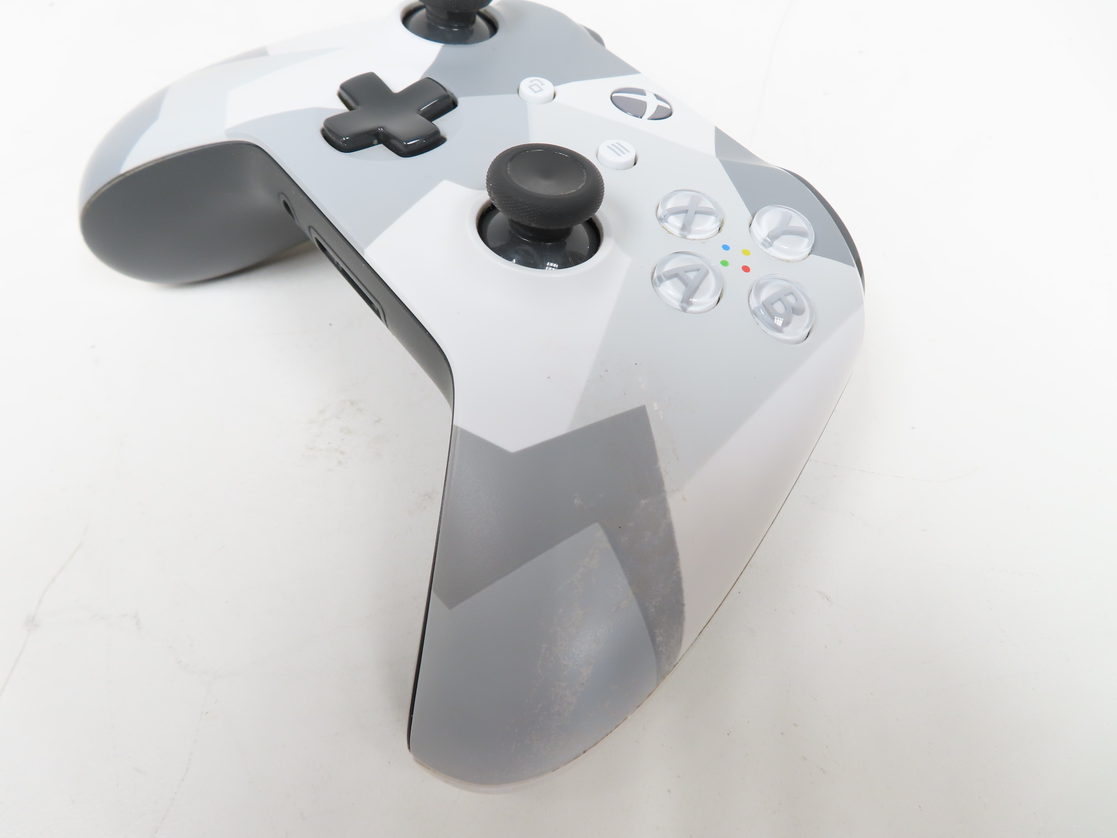 Microsoft 1708 Wireless Controller for Xbox One/PC - Digital White Camo