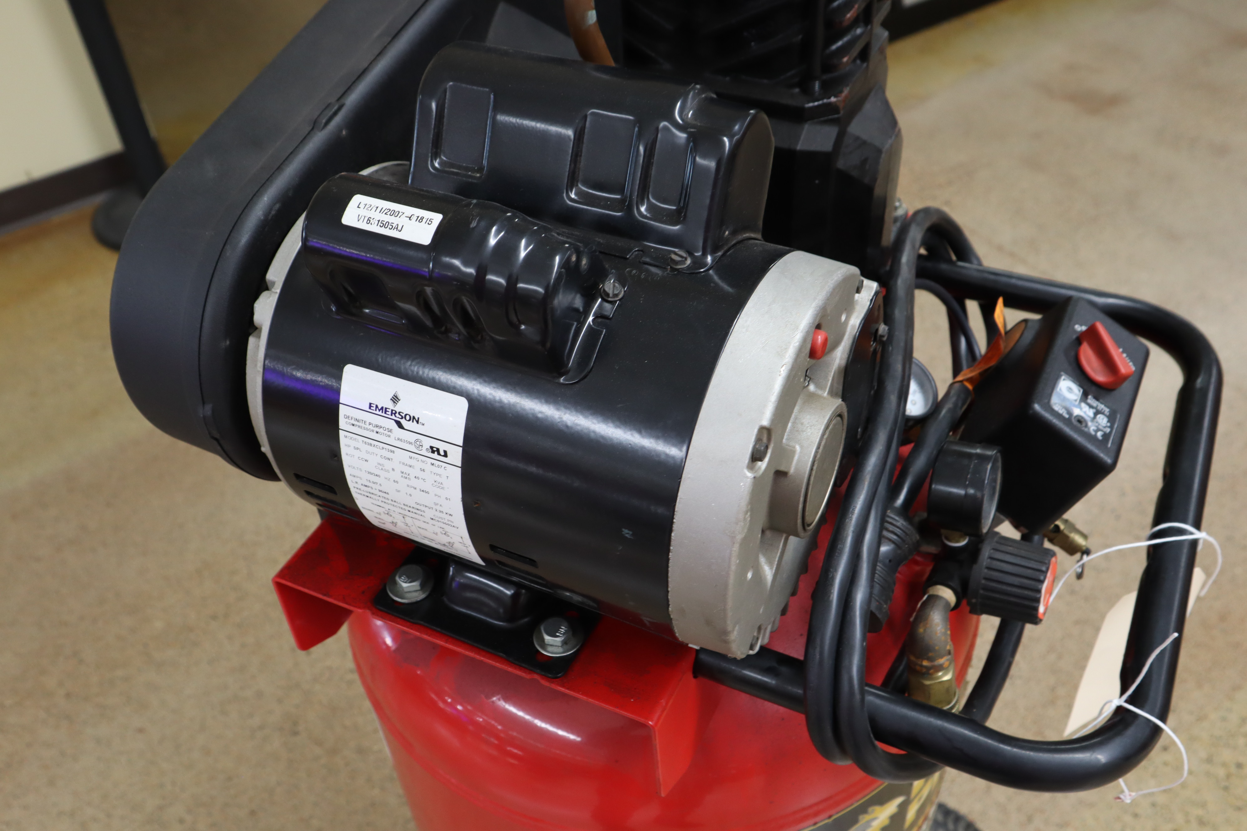 Husky Pro VT631505AJ 30 Gallon Cast Iron Air Compressor 135 PSI Local ...