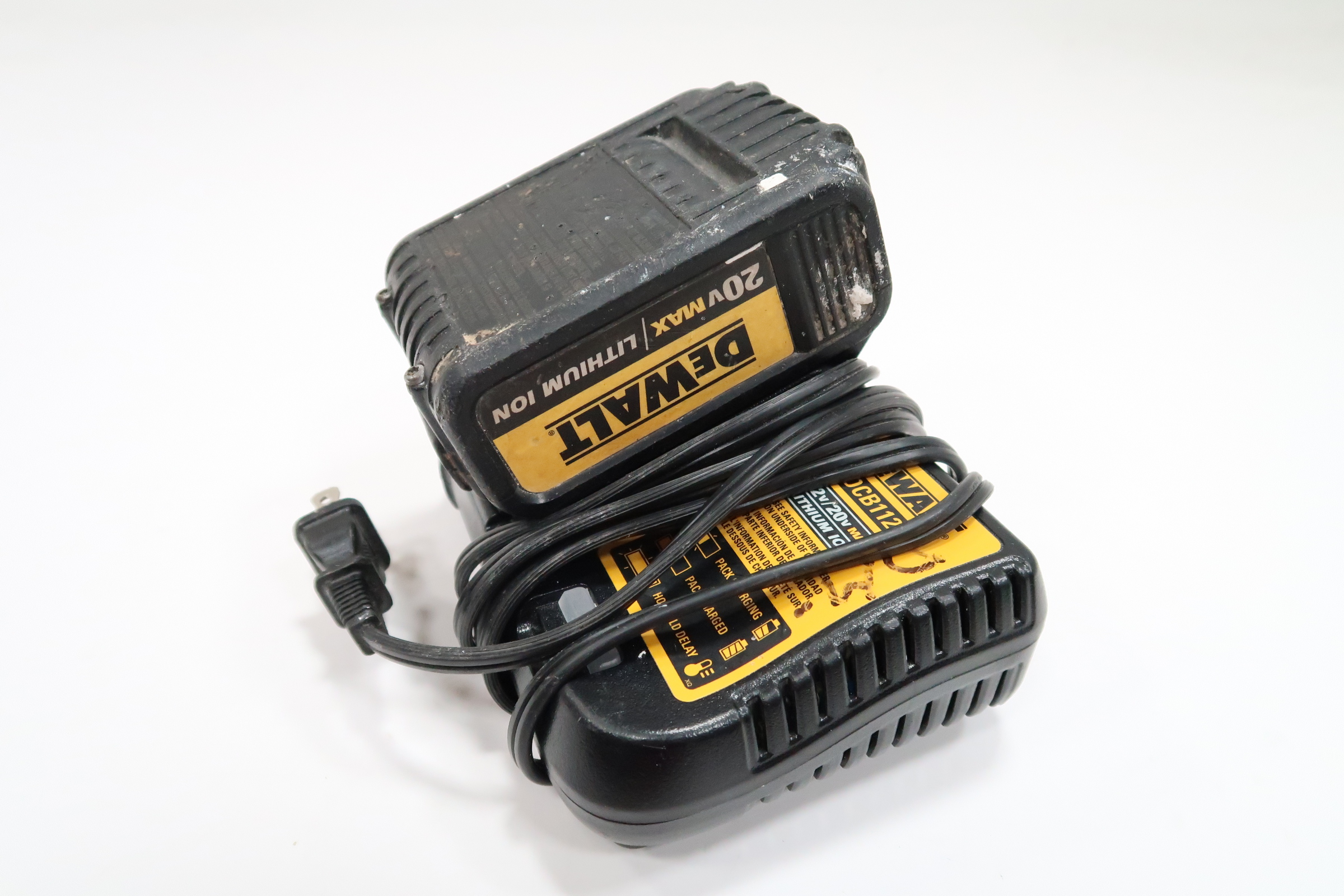 DeWalt DCB112 Max 12V / 20V Lithium-Ion Battery Charger Kit 1450