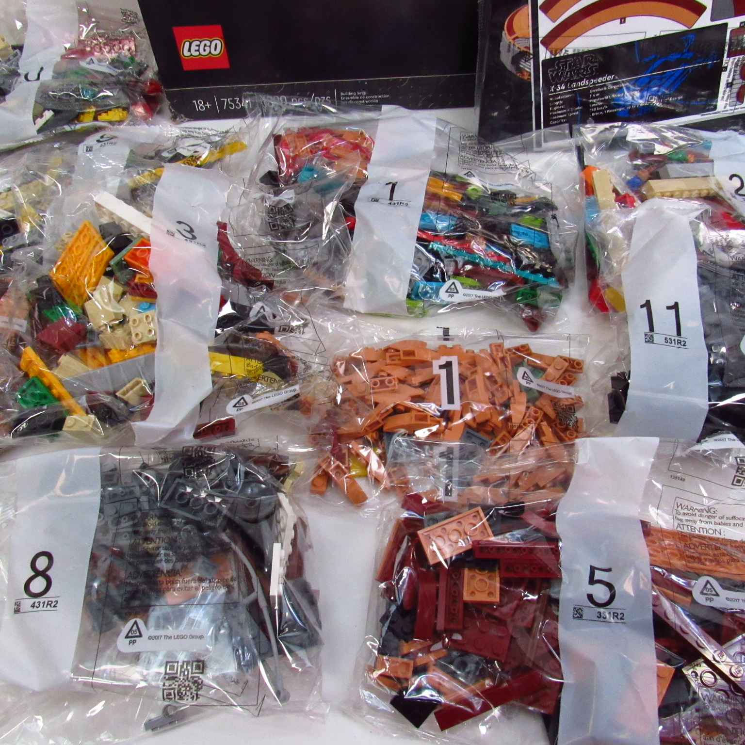 LEGO Star Wars 75341 Luke Skywalker's Landspeeder 1890-Piece ...