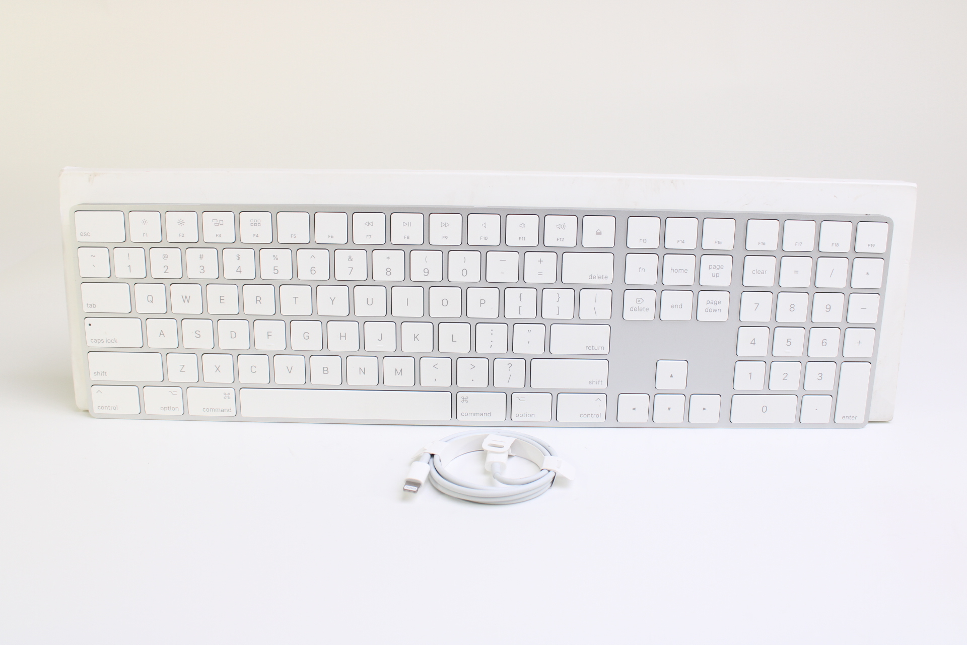 Apple MQ052LL/A Full-size Wireless Scissor Numeric Keyboard Magic Keyboard