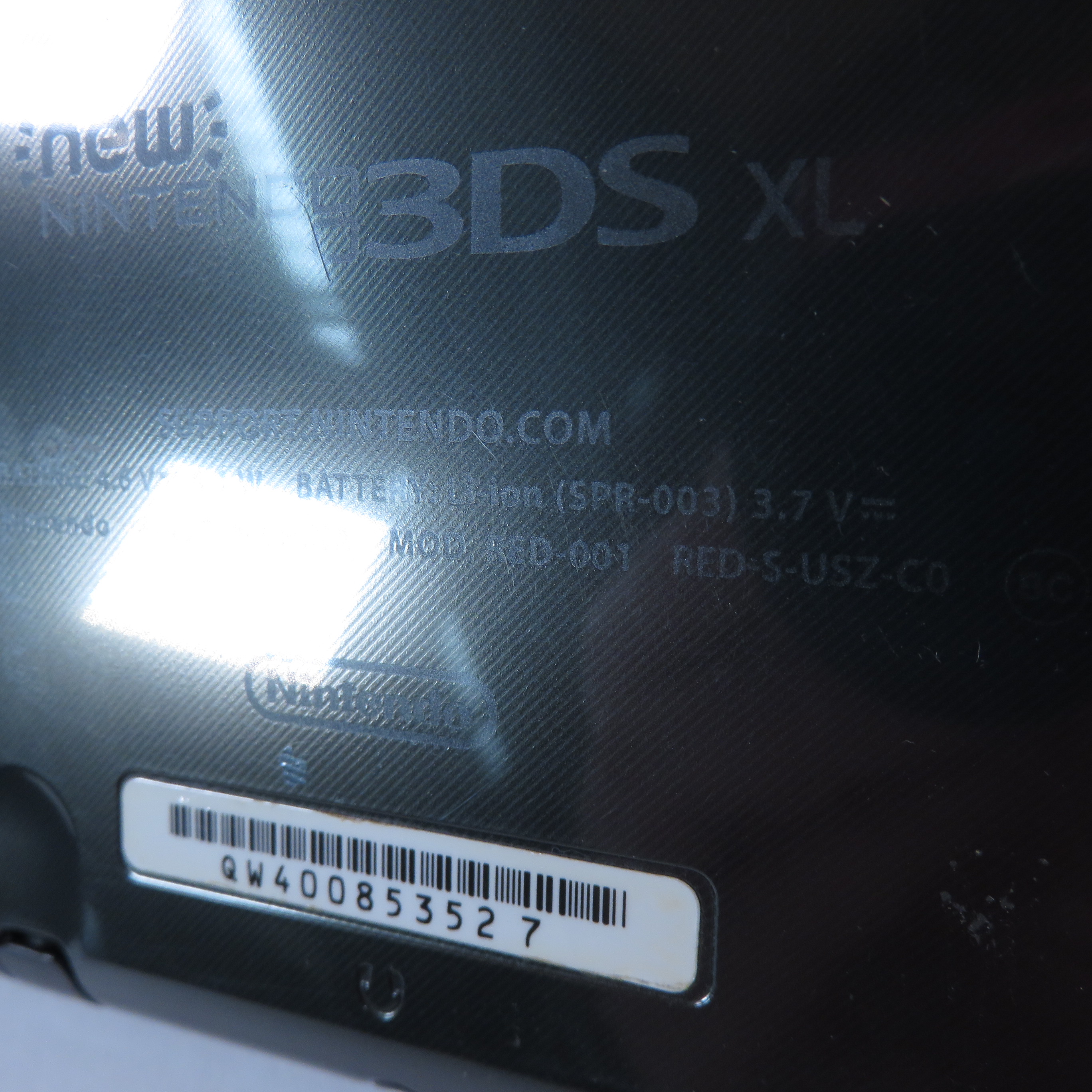 Nintendo New 3DS XL RED-001 3D Handheld Portable Gaming Console