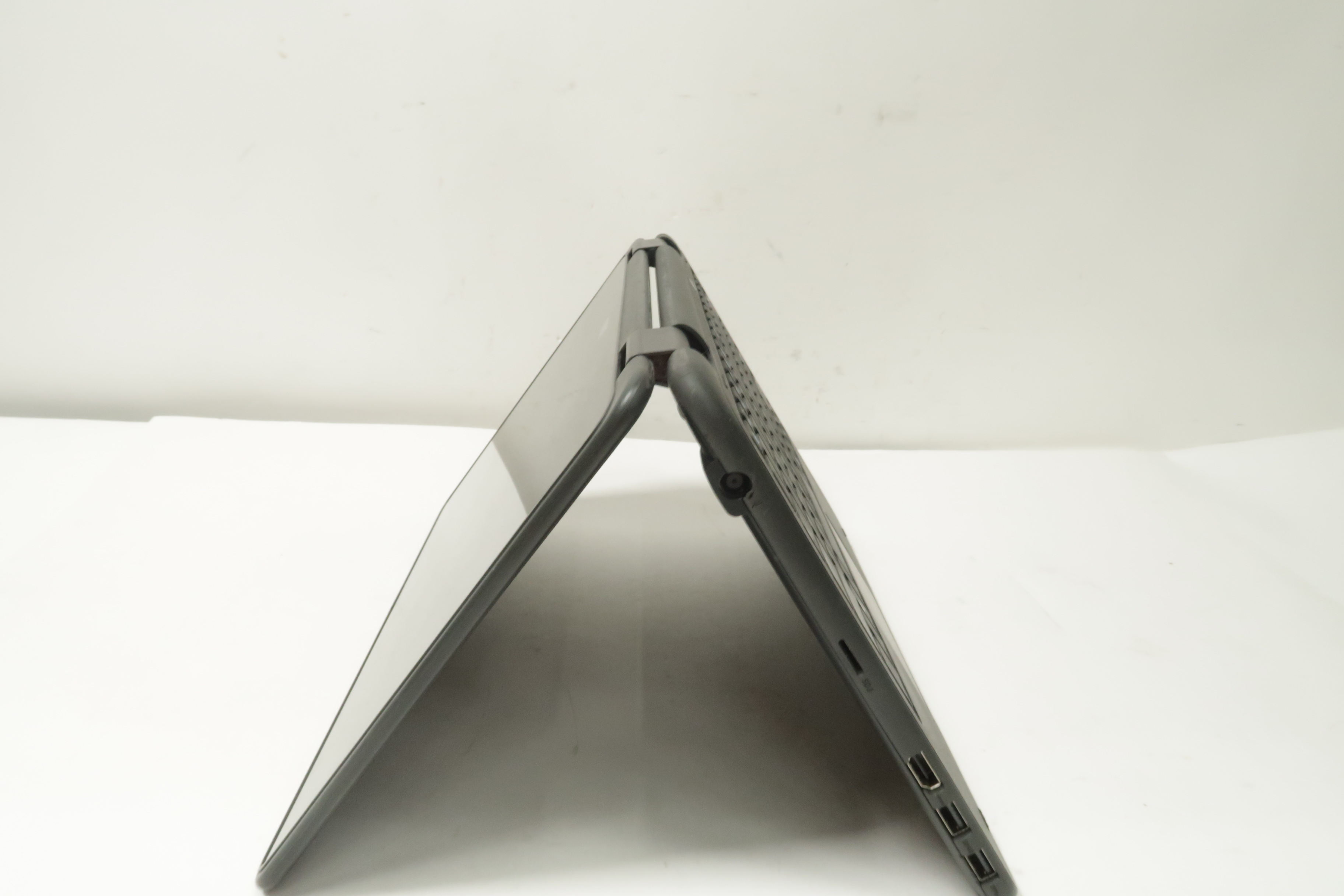 Dell Latitude 3189 Win 10 Pentium 3189 1.1GHz 4GB RAM 128GB SSD 11.6"