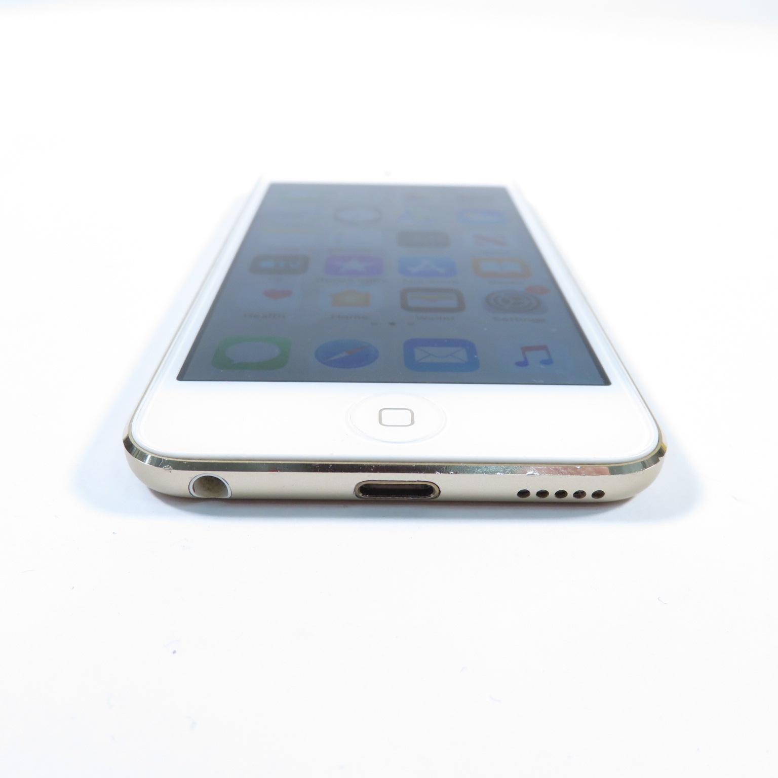 Apple iPod touch 6th Gen MKWM2LL/A 128GB Storage 4" Display MP3 Player