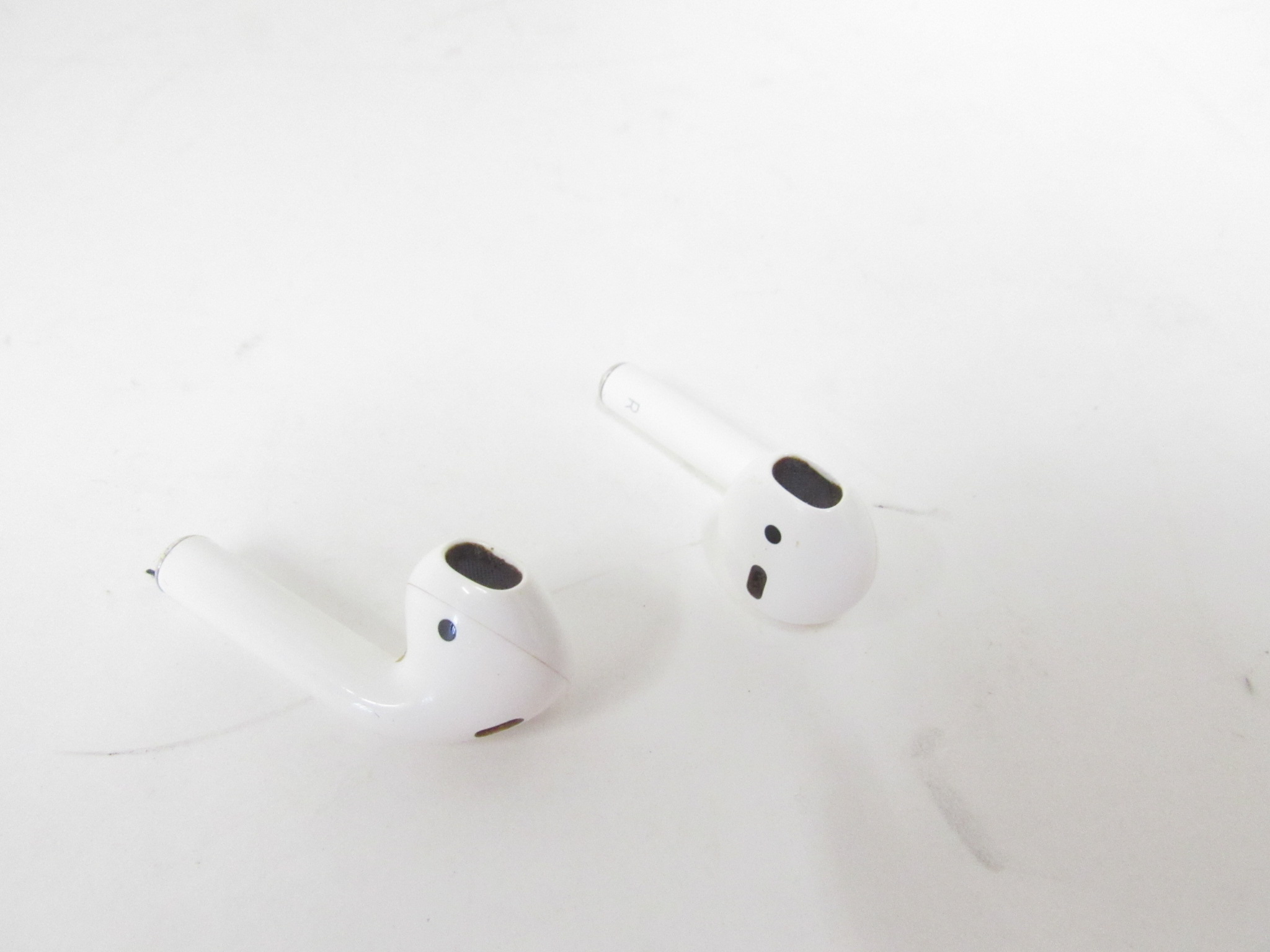 Apple A1602 AirPods 1st Generation Wireless Bluetooth Earbuds White