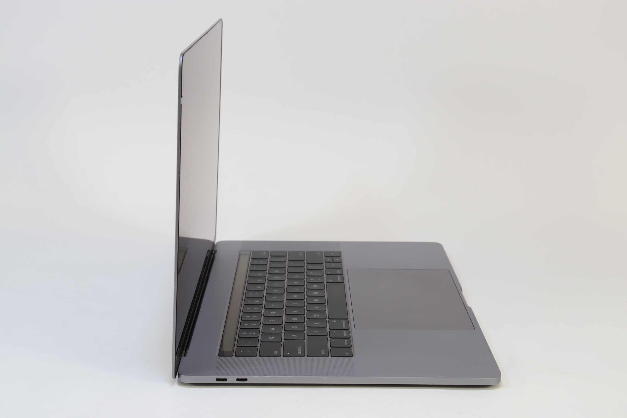 Apple MacBook Pro (2017) MPTT2LL/A Core i7-7820HQ 2.9GHz 16GB RAM 512 ...