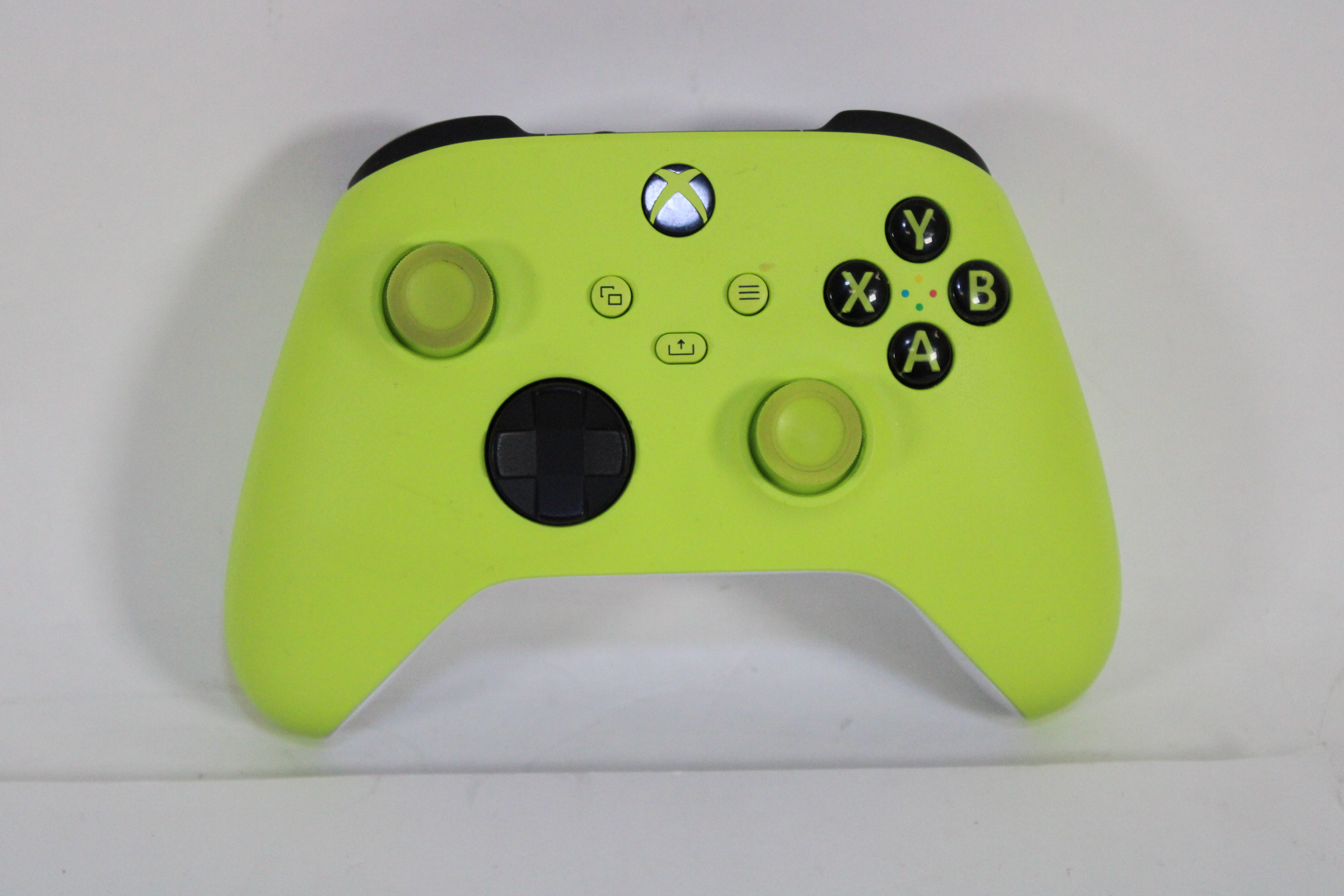 Microsoft Xbox Controller 1914 Wireless Bluetooth Controller