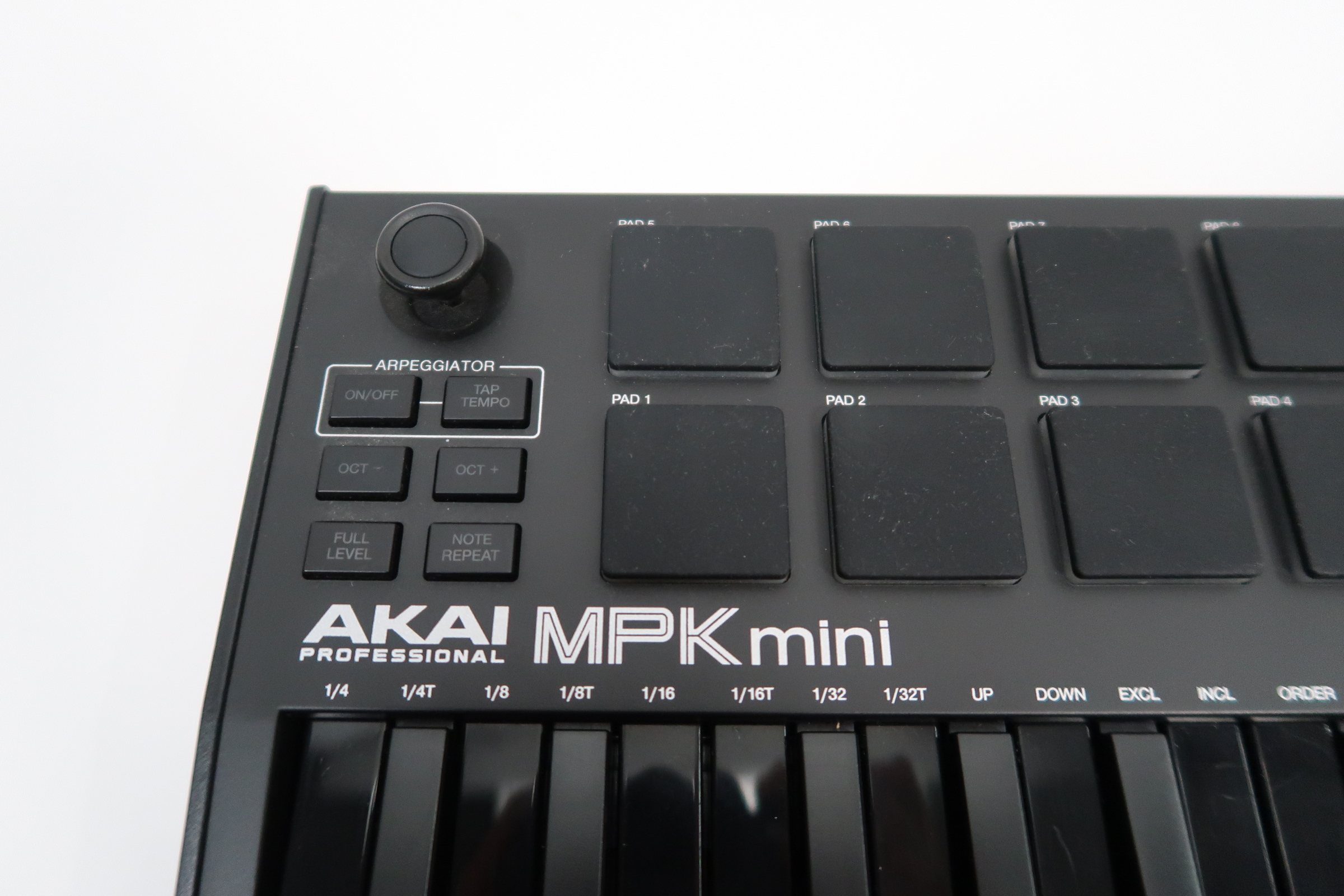 AKAI Professional MPK Mini MK3 - 25 Key USB MIDI Keyboard Controller