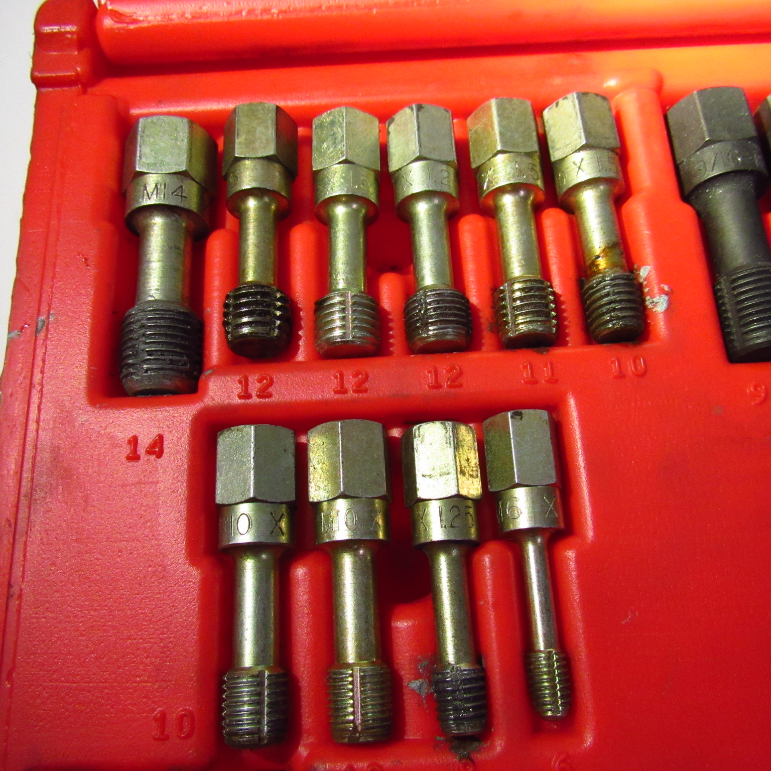 Mac Tools TRCOMBO48 48-Piece Fractional/Metric Rethreading Thread ...
