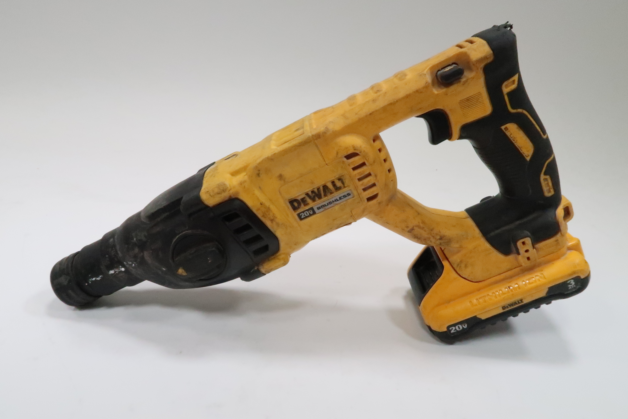 DeWalt DCH133 20V Cordless Brushless 1" SDS Plus D-Handle Masonry ...