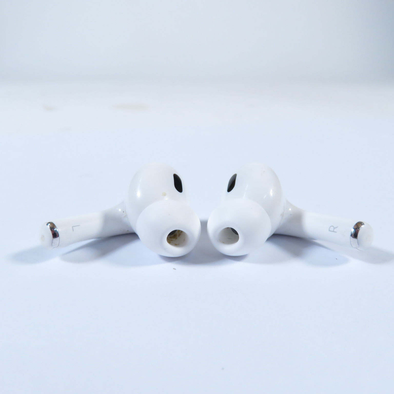Apple AirPods Pro 2nd Gen A2700 Active Noise Cancelling Wireless Earbuds