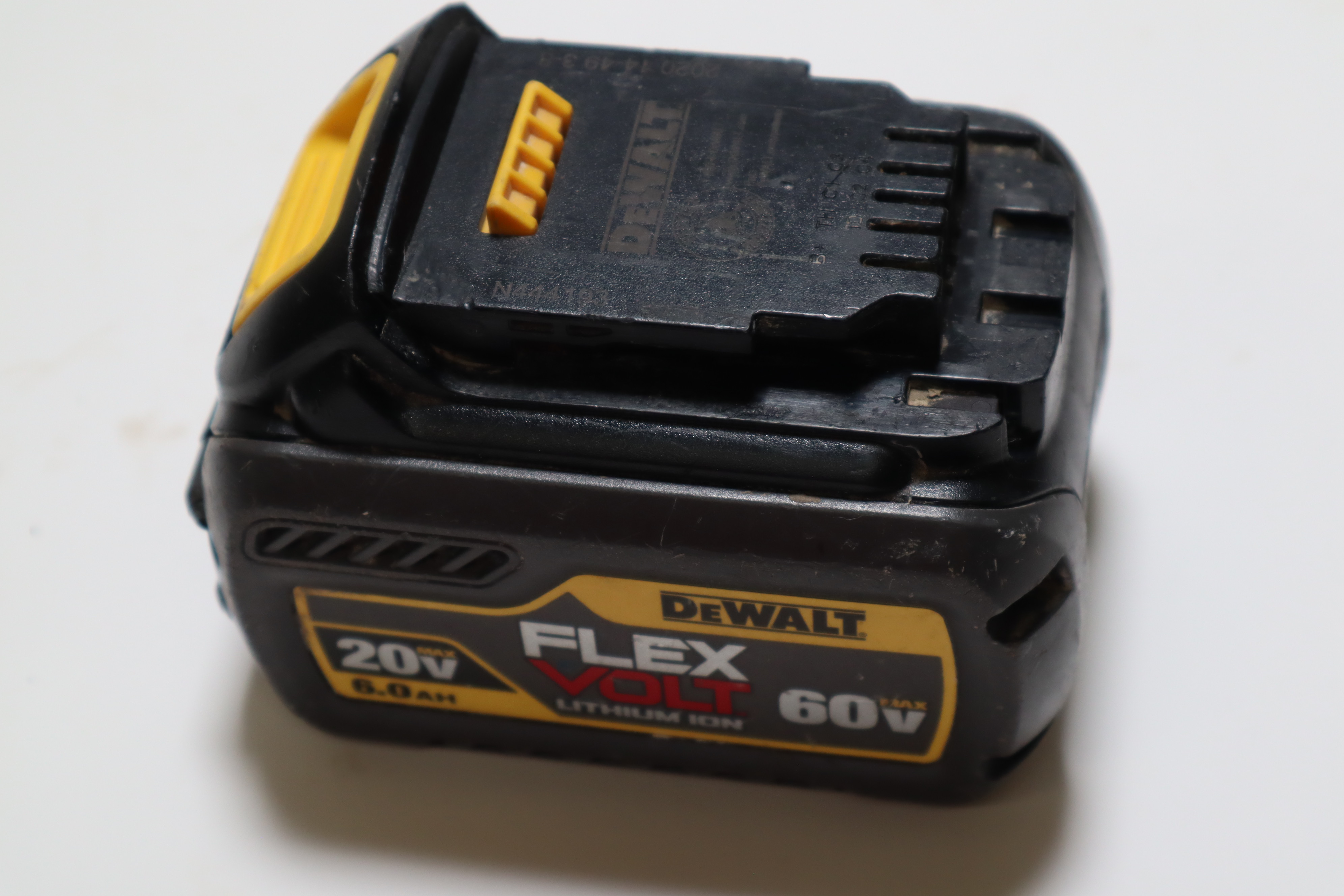 DEWALT DCB606 FLEXVOLT 20-Volt/60-Volt MAX Lithium-Ion 6.0Ah Battery ...