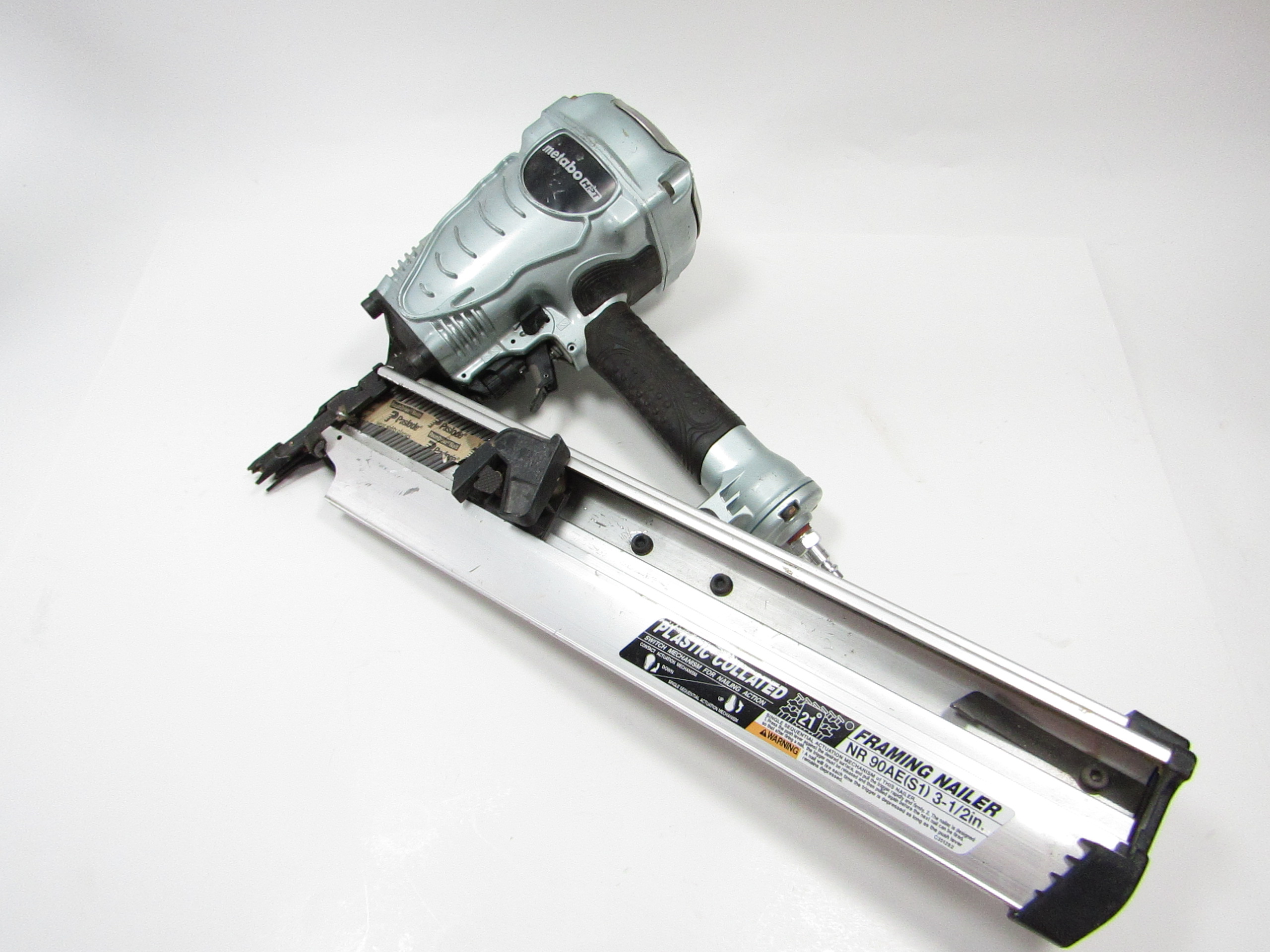 Metabo HPT NR90AE S1 Pneumatic 3 1 2 70 120 PSI Strip Nailer