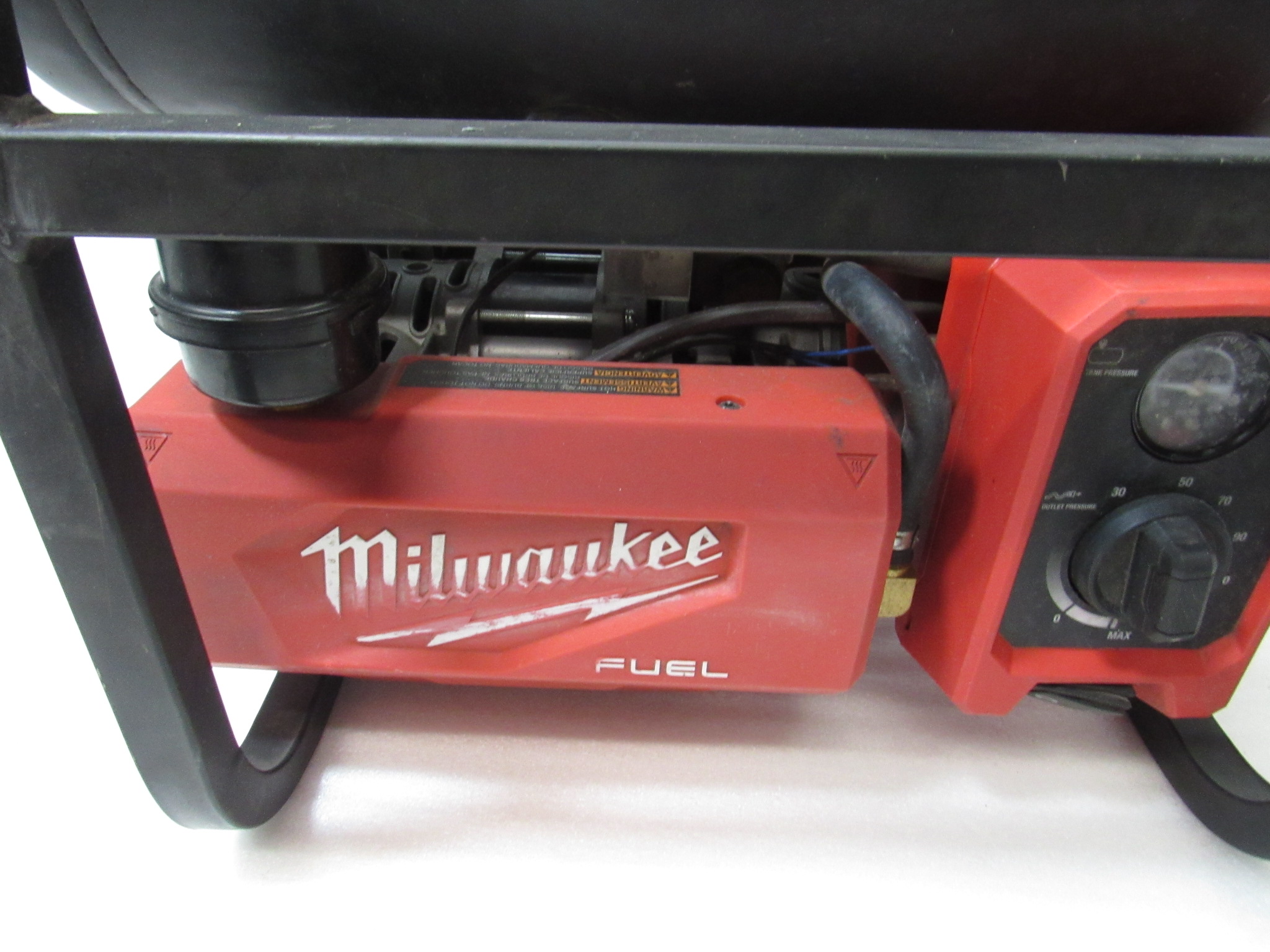 Milwaukee 2840-20 M18 FUEL 18V Li-Ion Brushless 2 Gal. Electric Compressor
