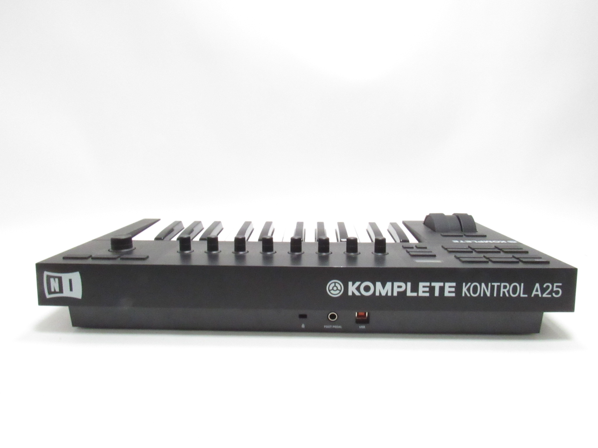 Native Instruments Komplete Kontrol A25 25-Key Keyboard Controller Black