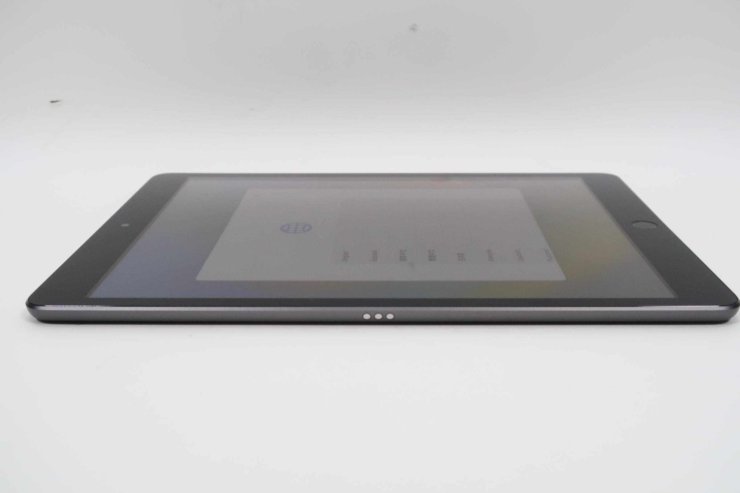 Apple MK2K3LL/A 10.2" iPad 9th Gen - 64GB - Wi-Fi Only