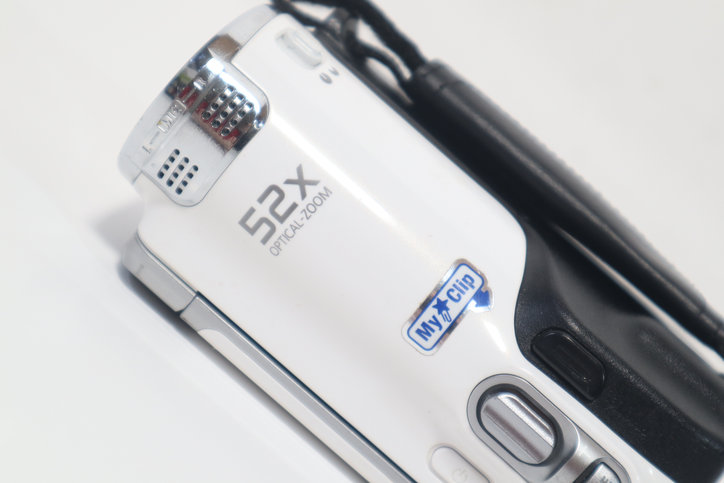 Samsung HMX-F90 White/Black Lightweight 52X Optical Zoom Digital Camcorder 2B6T