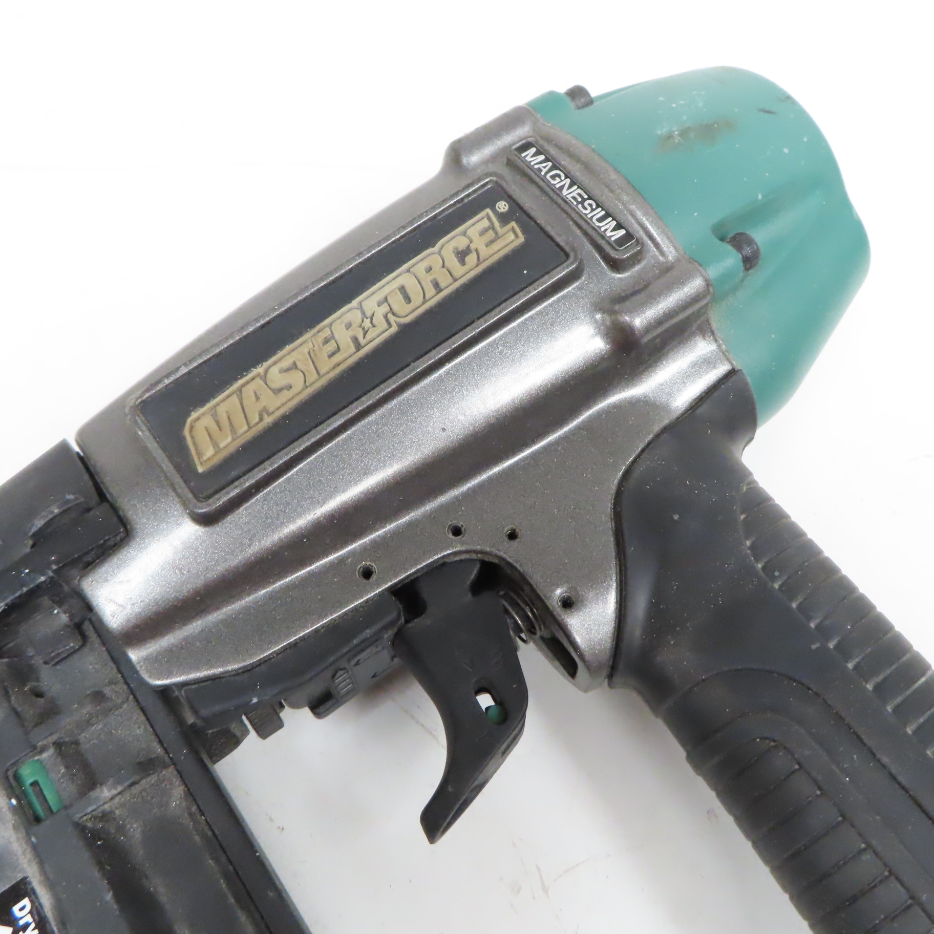 Masterforce 208-5005 Magnesium 18GA Pneumatic Brad Nailer