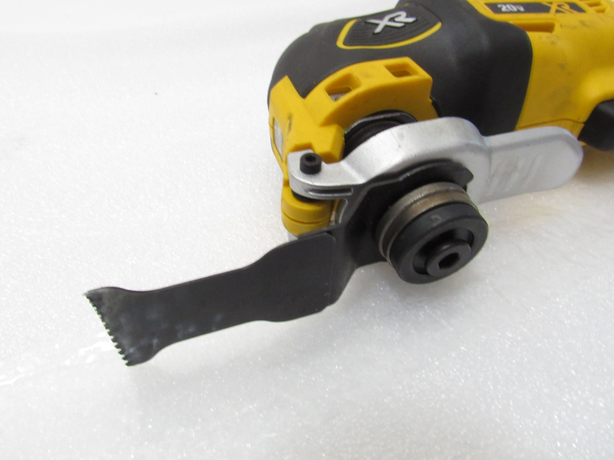 DeWalt DCS356 18V XR Brushless Oscillating Multi-tool DeWalt DCS356 18V XR Brushless Oscillating Multi-tool