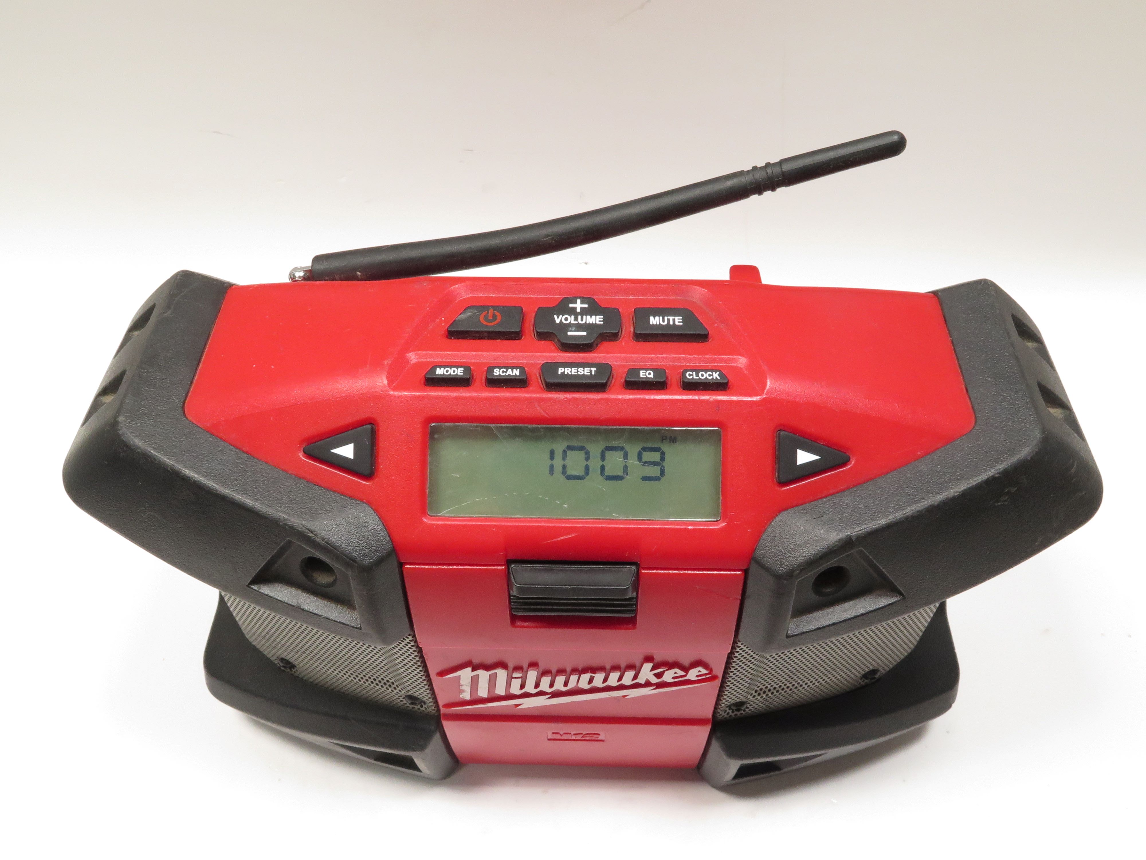 Milwaukee 2590-20 M12 12-Volt Lithium-Ion Cordless Job-Site Radio 6055