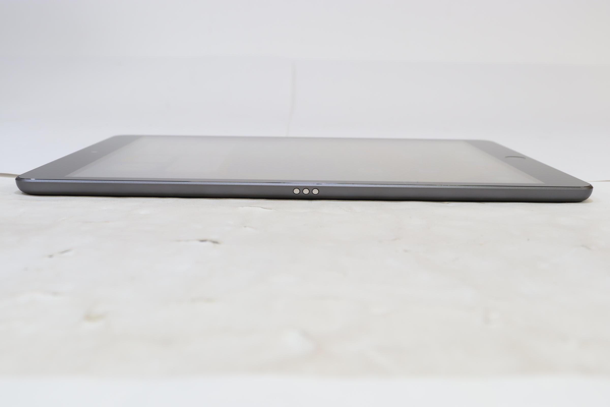 Apple iPad MK2K3LL/A A2602 10.2" 9th Gen (Wi-Fi Only) 64GB Storage Tablet