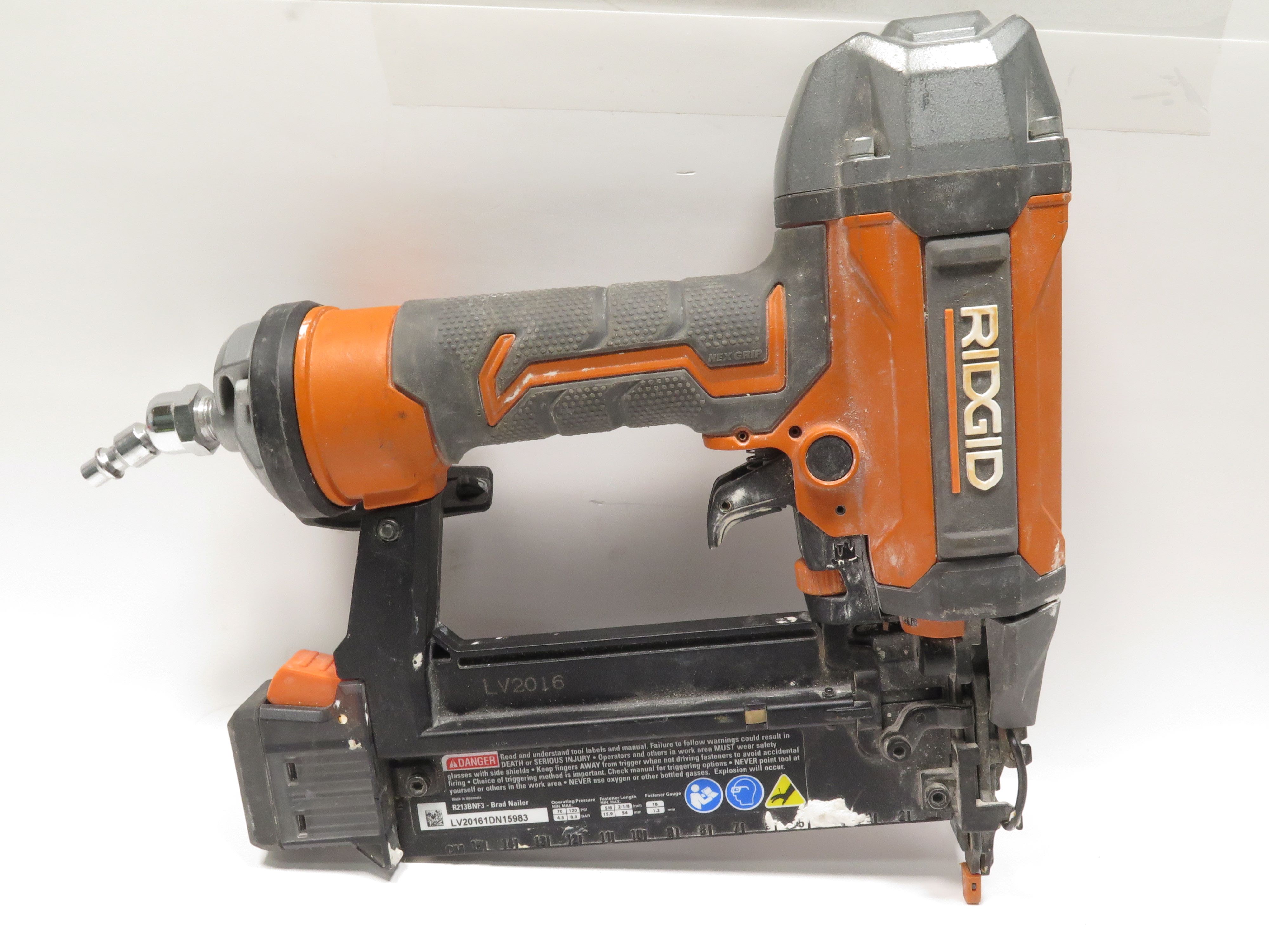 Ridgid R213BNF3 Pneumatic 18-Gauge 2-1/8 in. Brad Nailer 4223