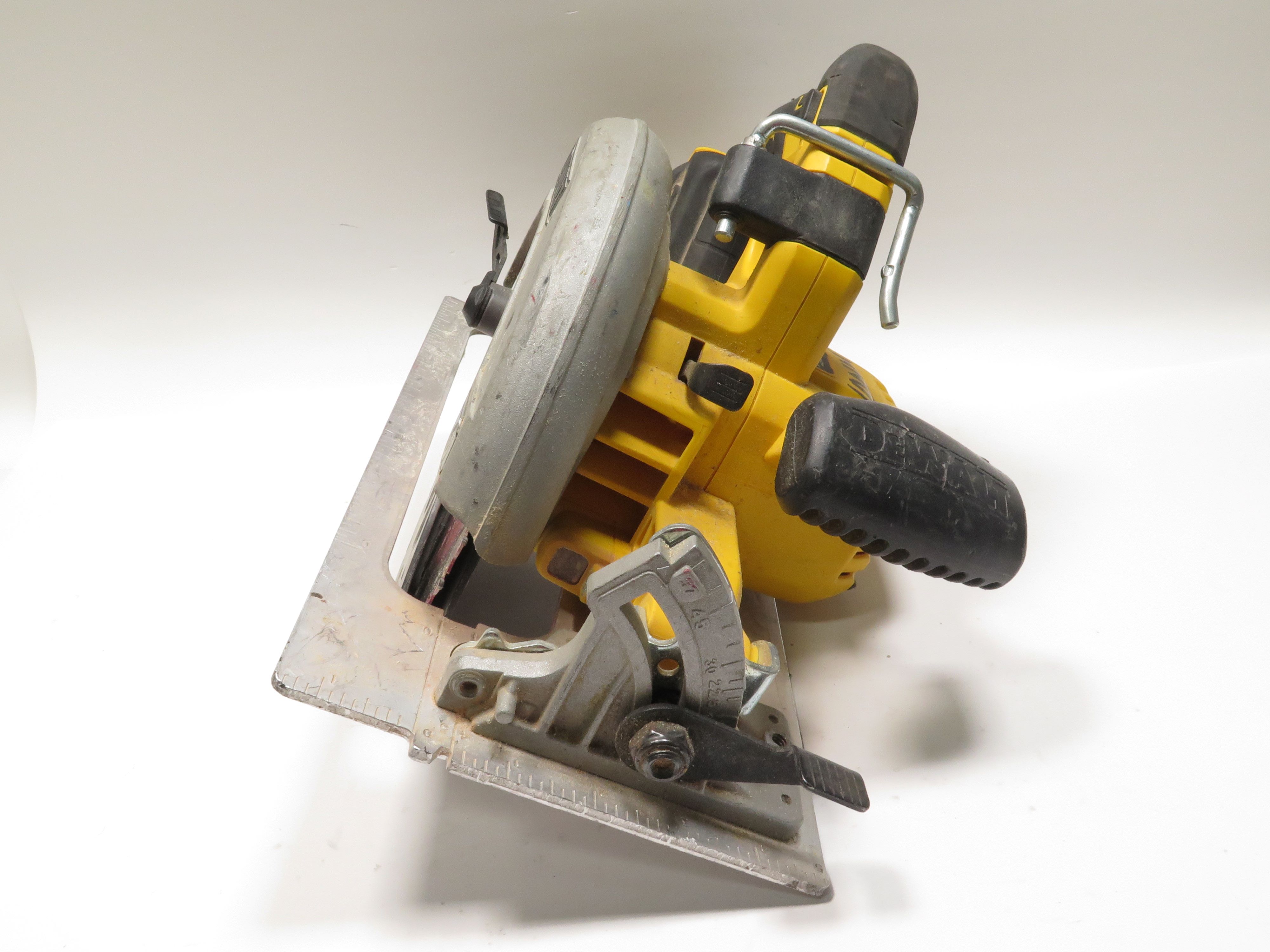 DeWalt DCS573 20V MAX Cordless Brushless 7-1/4 in. Circular Saw 3821