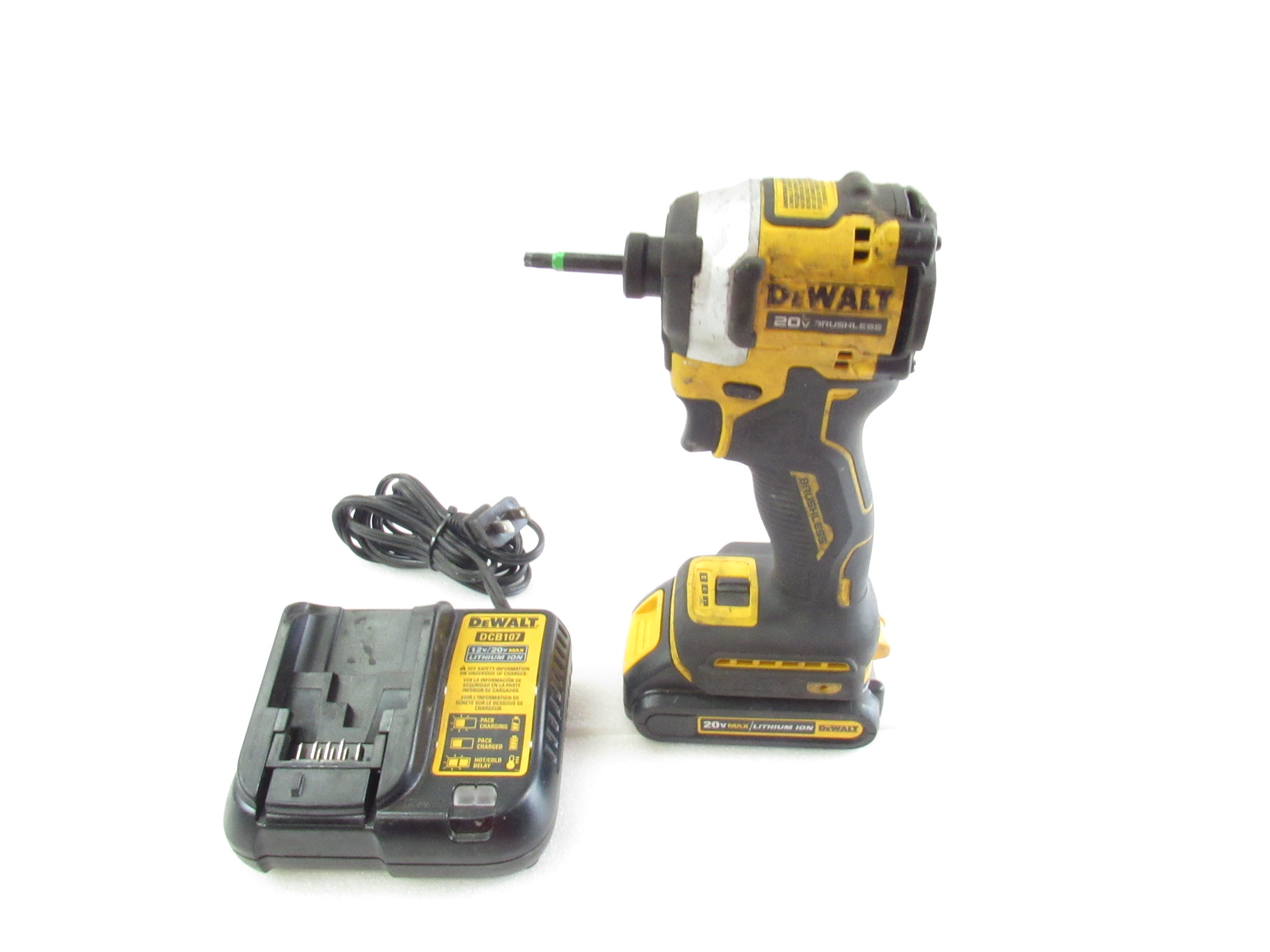 DEWALT DCF850 ATOMIC 20V MAX Cordless Brushless Compact 1/4 in. Impact ...