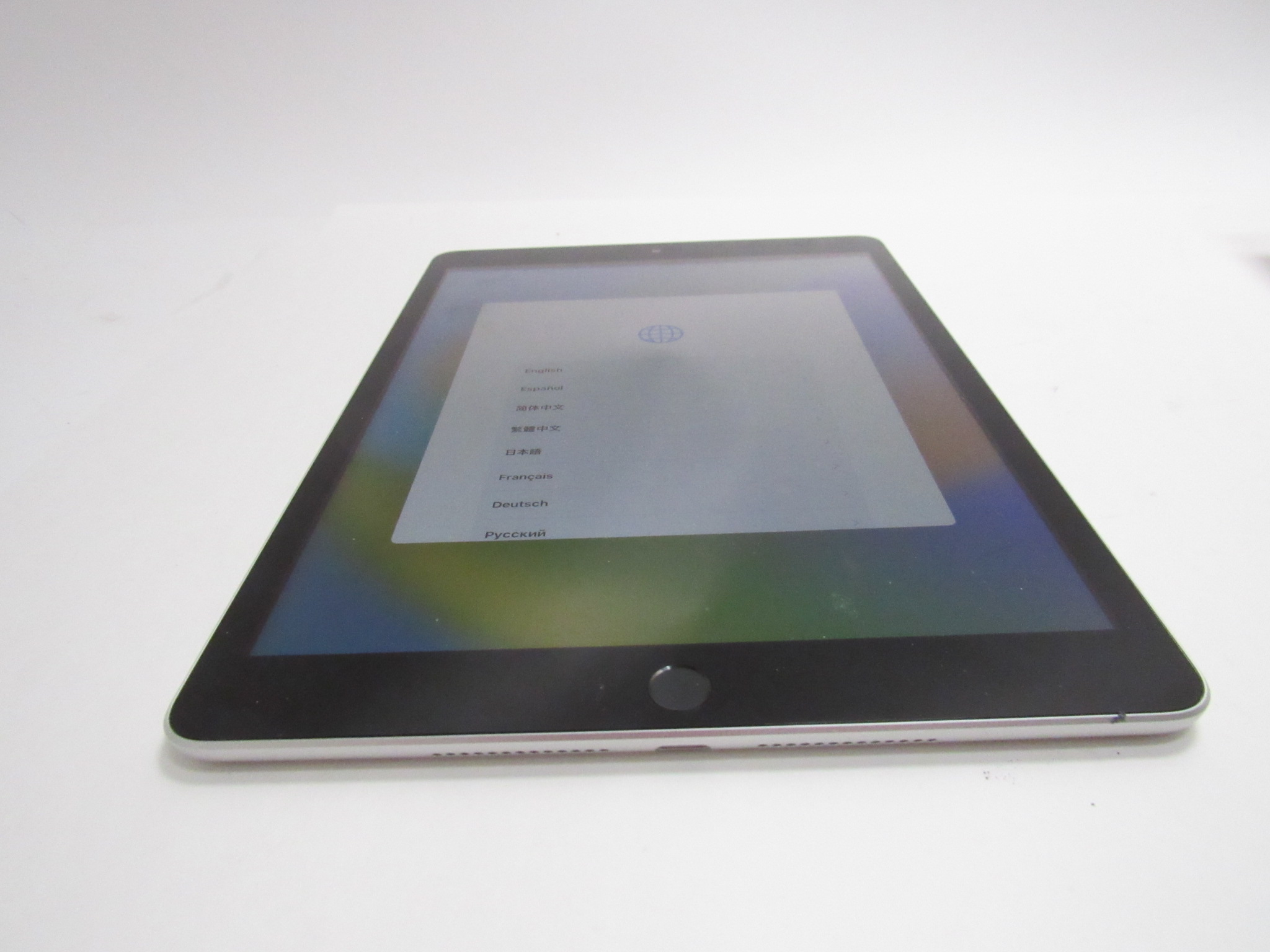 Apple iPad MK2L3LL/A 9th Generation 10.2-Inch Wi-Fi 64GB Silver Tablet