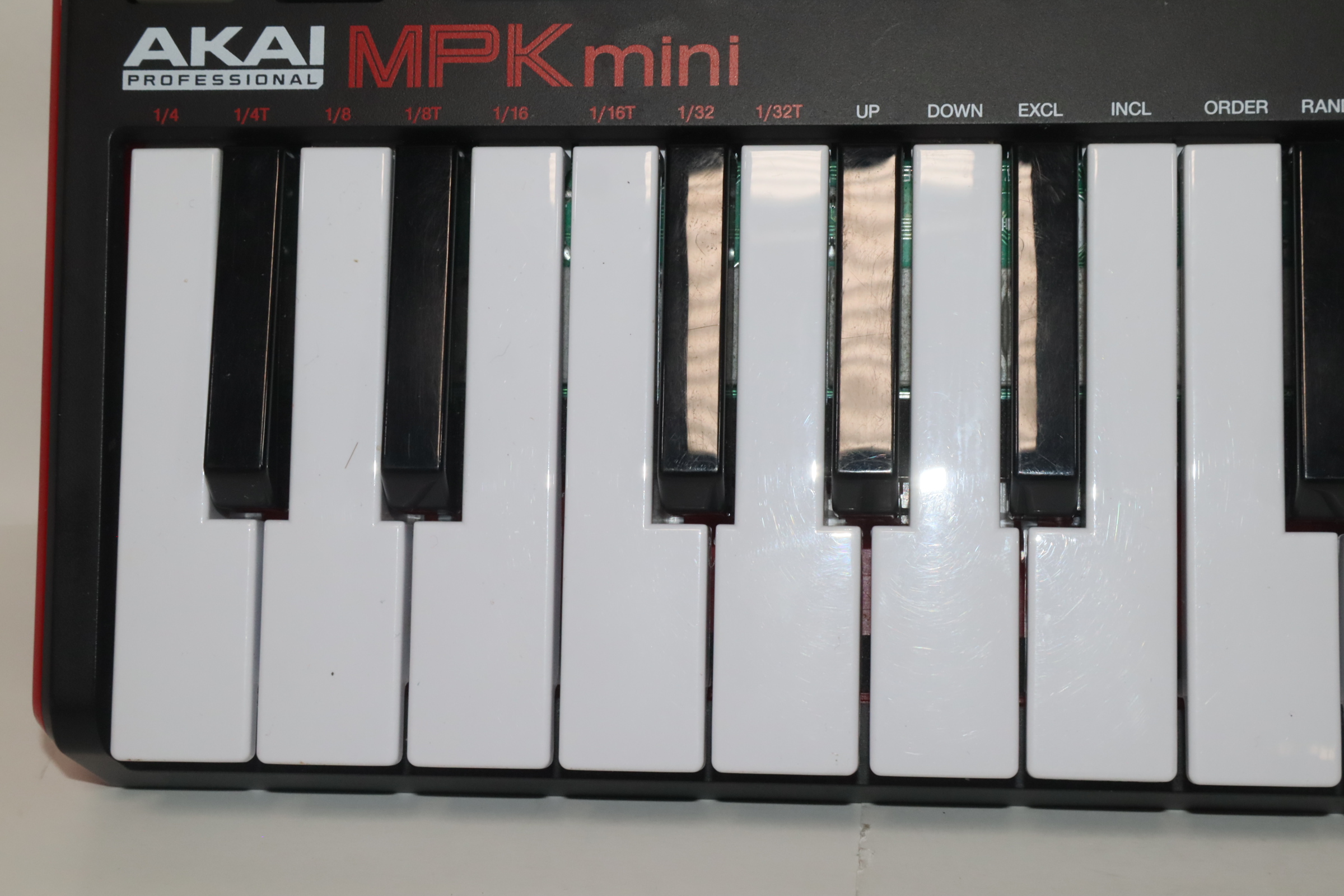 Akai MPK Mini Mark II MIDI 25Key Keyboard & Tube MP The Original Tube ...