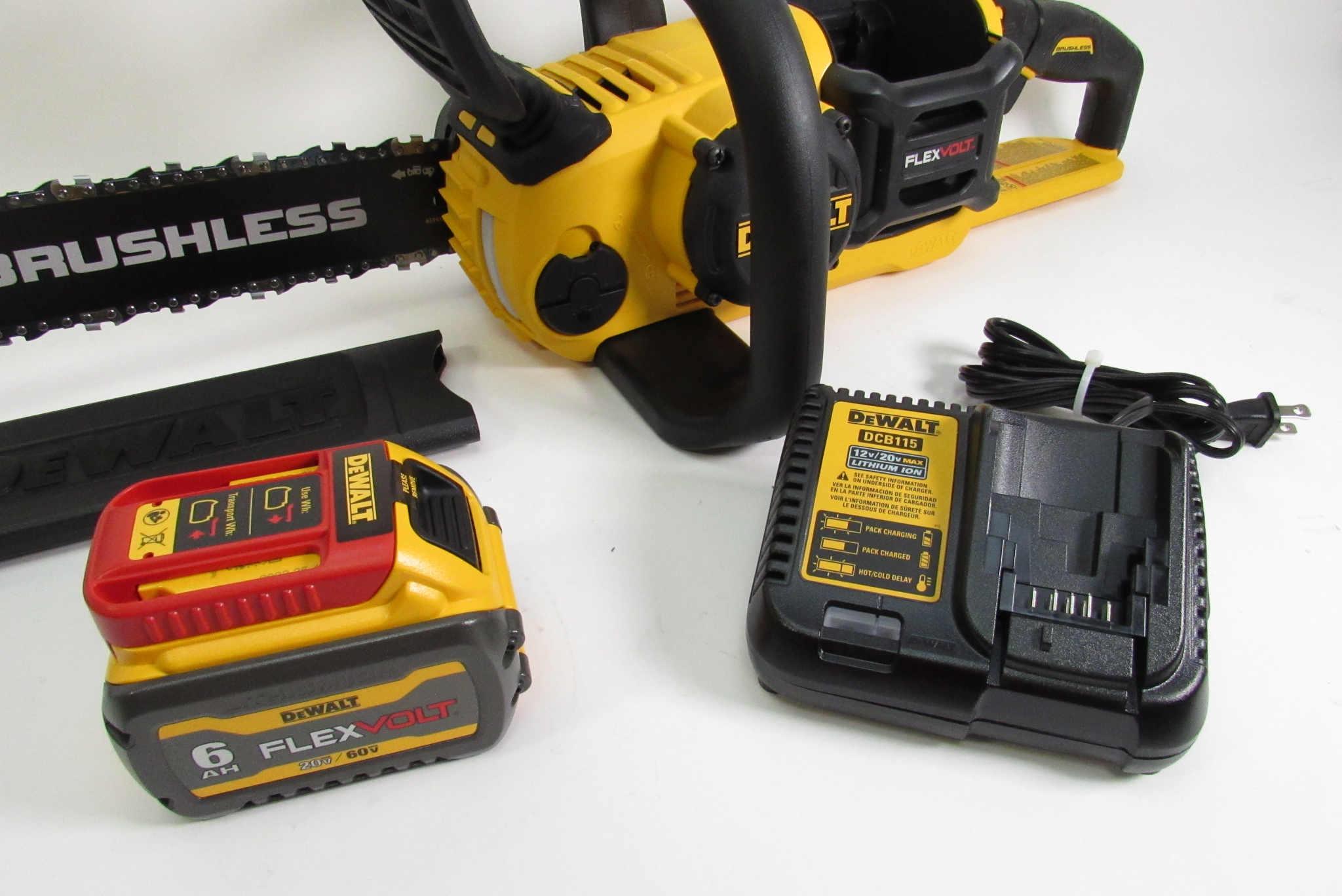 DeWalt DCCS670 60V Lithium-ion Cordless 16'' Chainsaw Kit