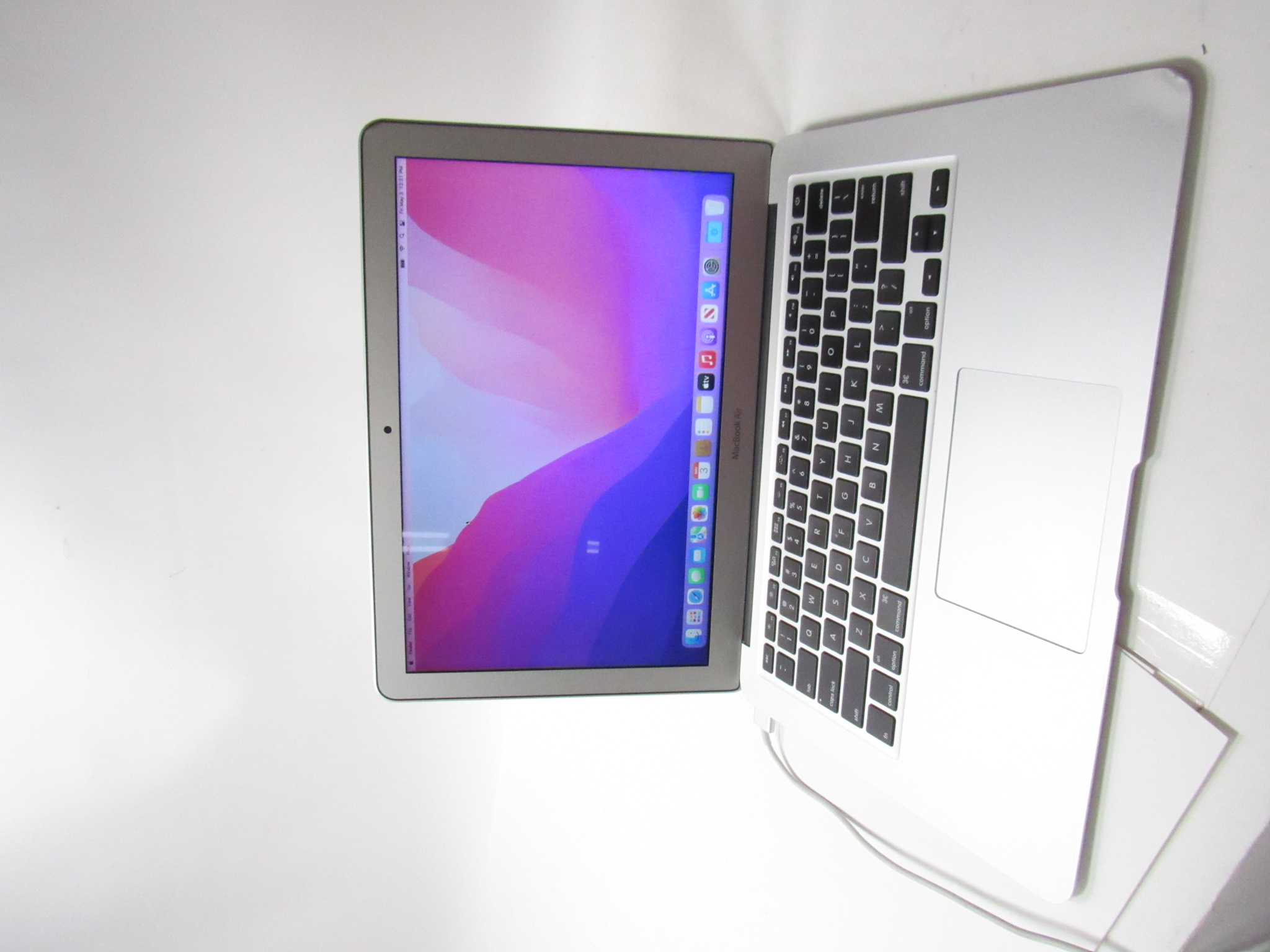 Apple MacBook Air (2017) MQD32LL/A i5-5350U 1.8GHz 8GB RAM 256GB SSD 13.3"